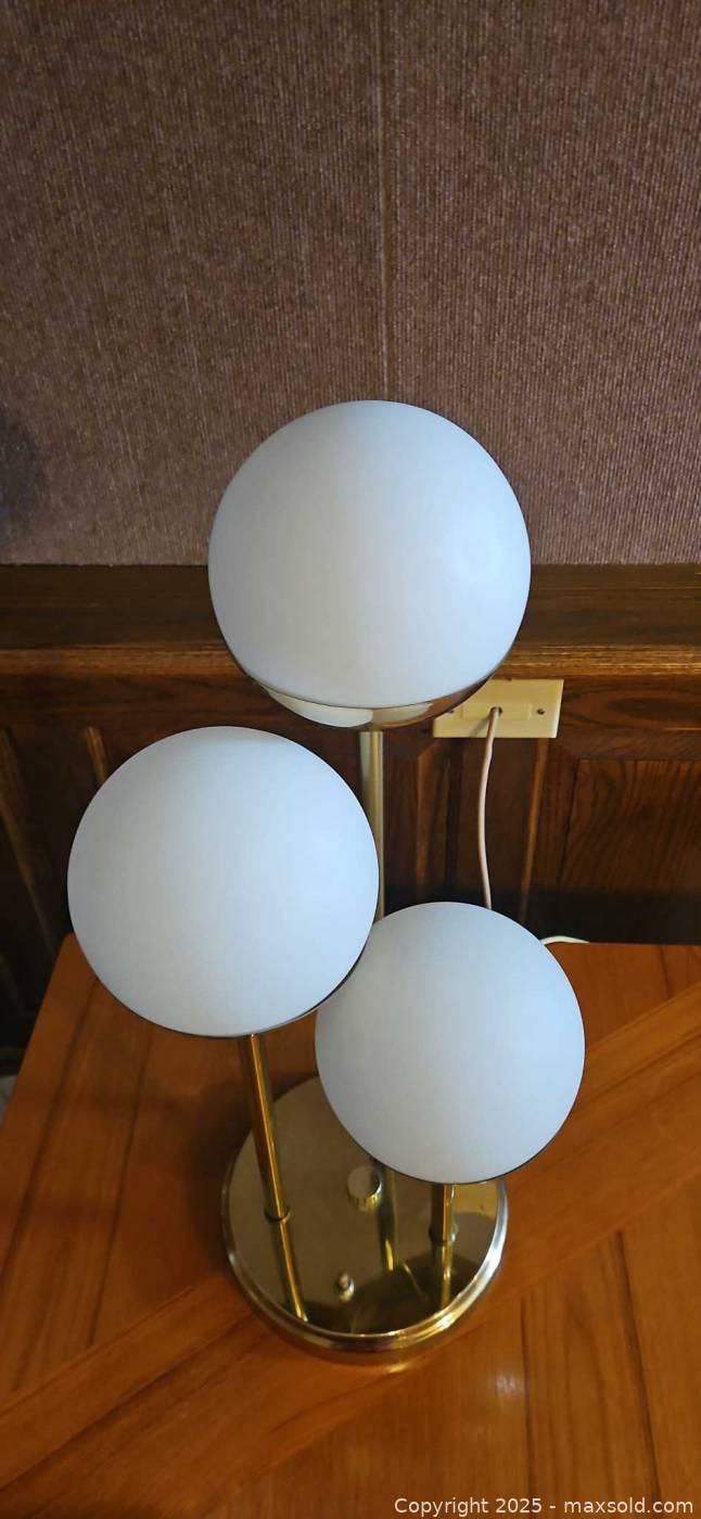 Intertek Geneva chrome three-globe table lamp | Maxsold