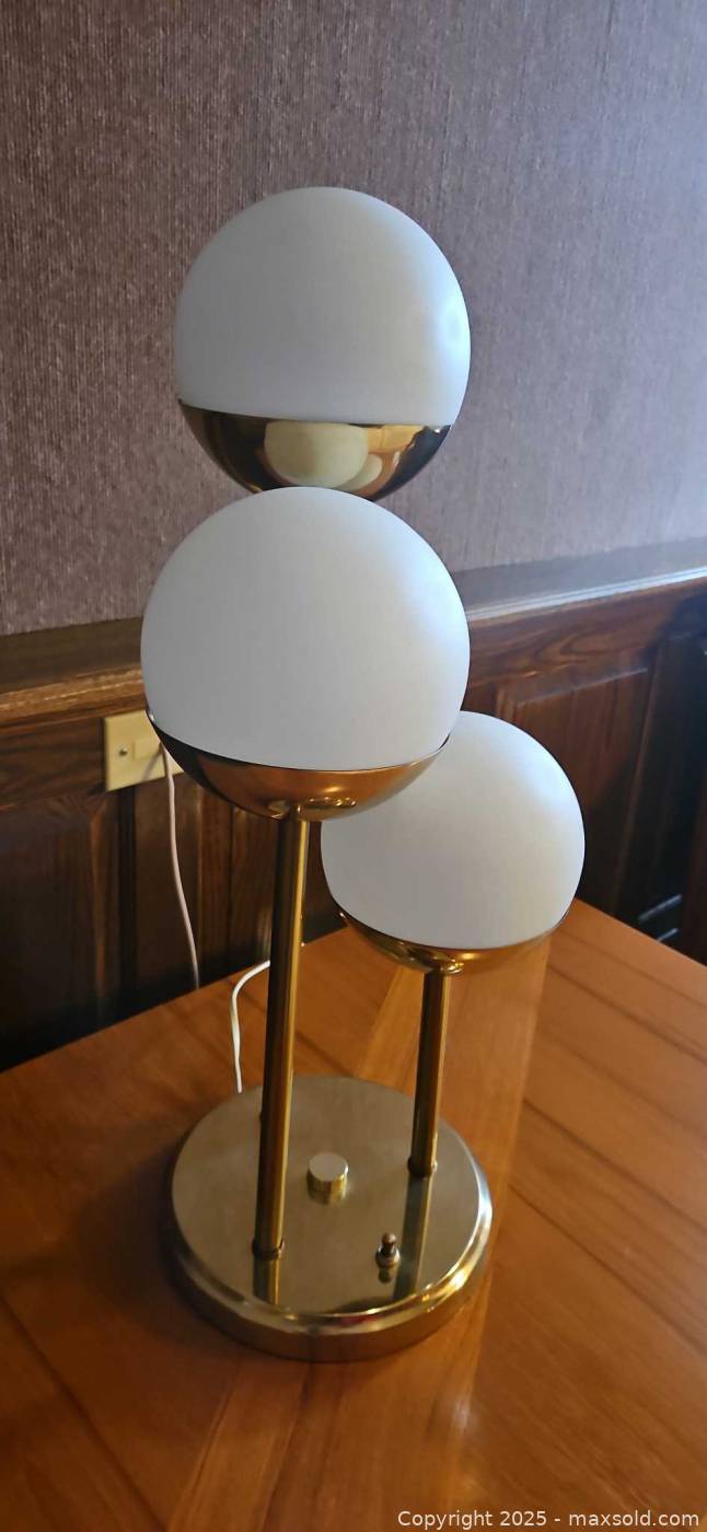 Intertek Geneva chrome three-globe table lamp | Maxsold