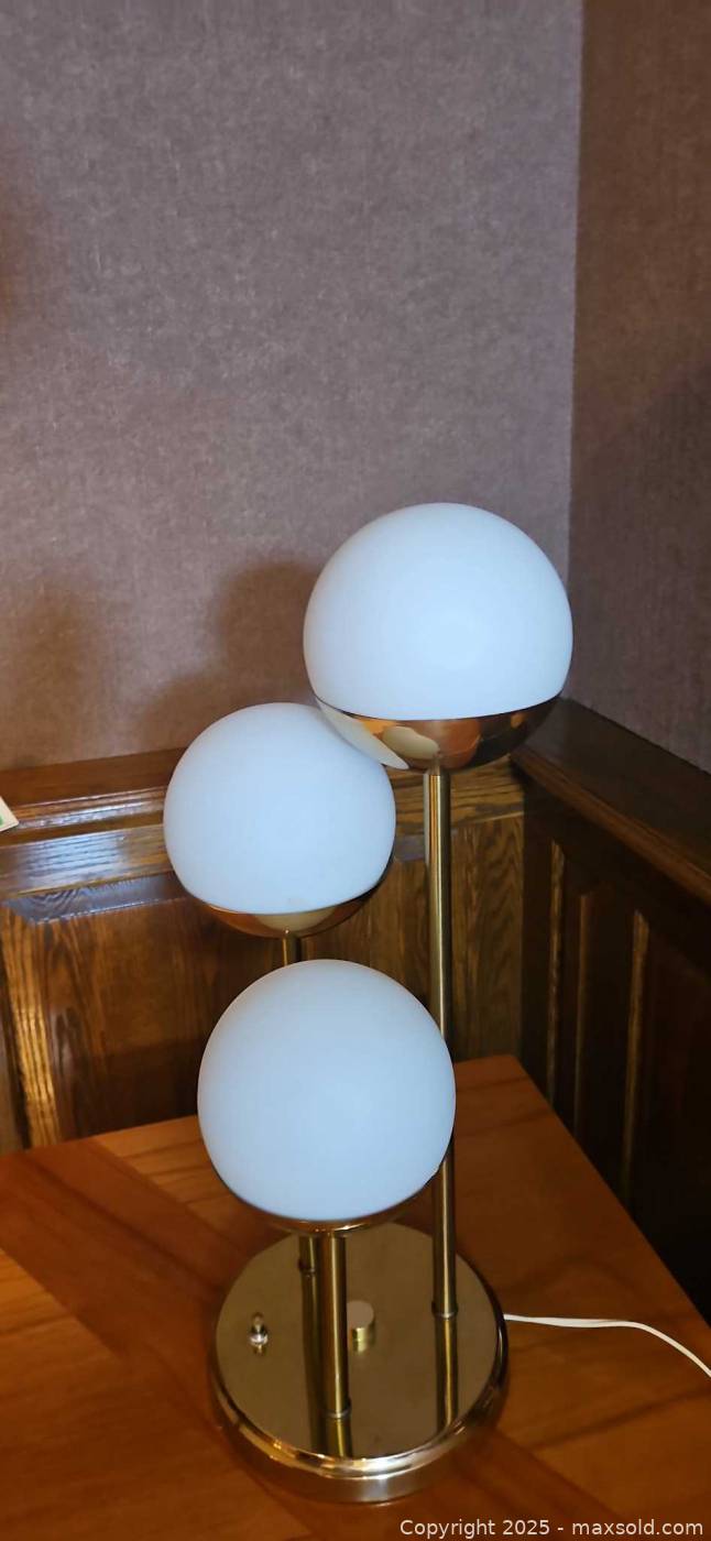 Intertek Geneva chrome three-globe table lamp | Maxsold