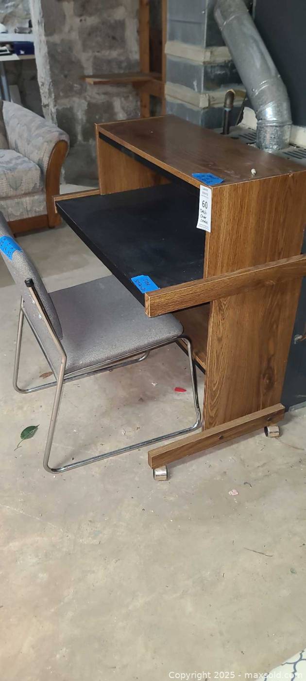 Oak laminate computer desk with gray fabric chair | Maxsold