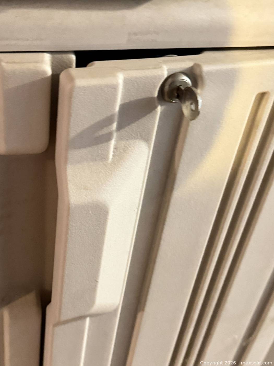Beige plastic storage cabinet, locking double doors, adjustable shelf ...