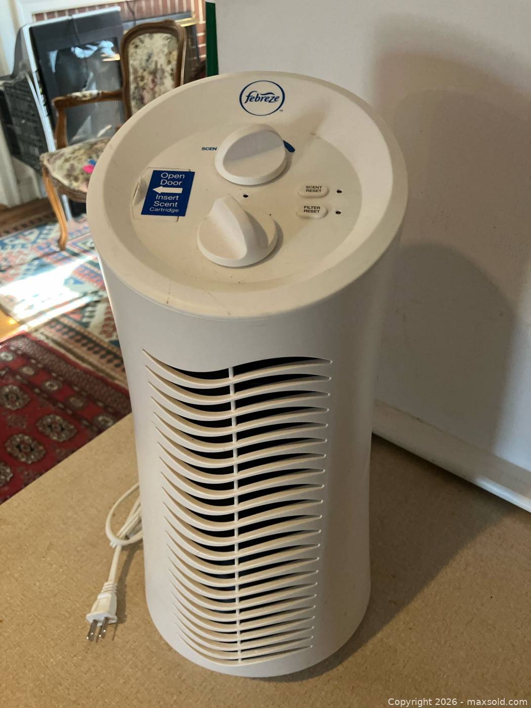 Black+Decker iron, Febreze air purifier, fan | Maxsold