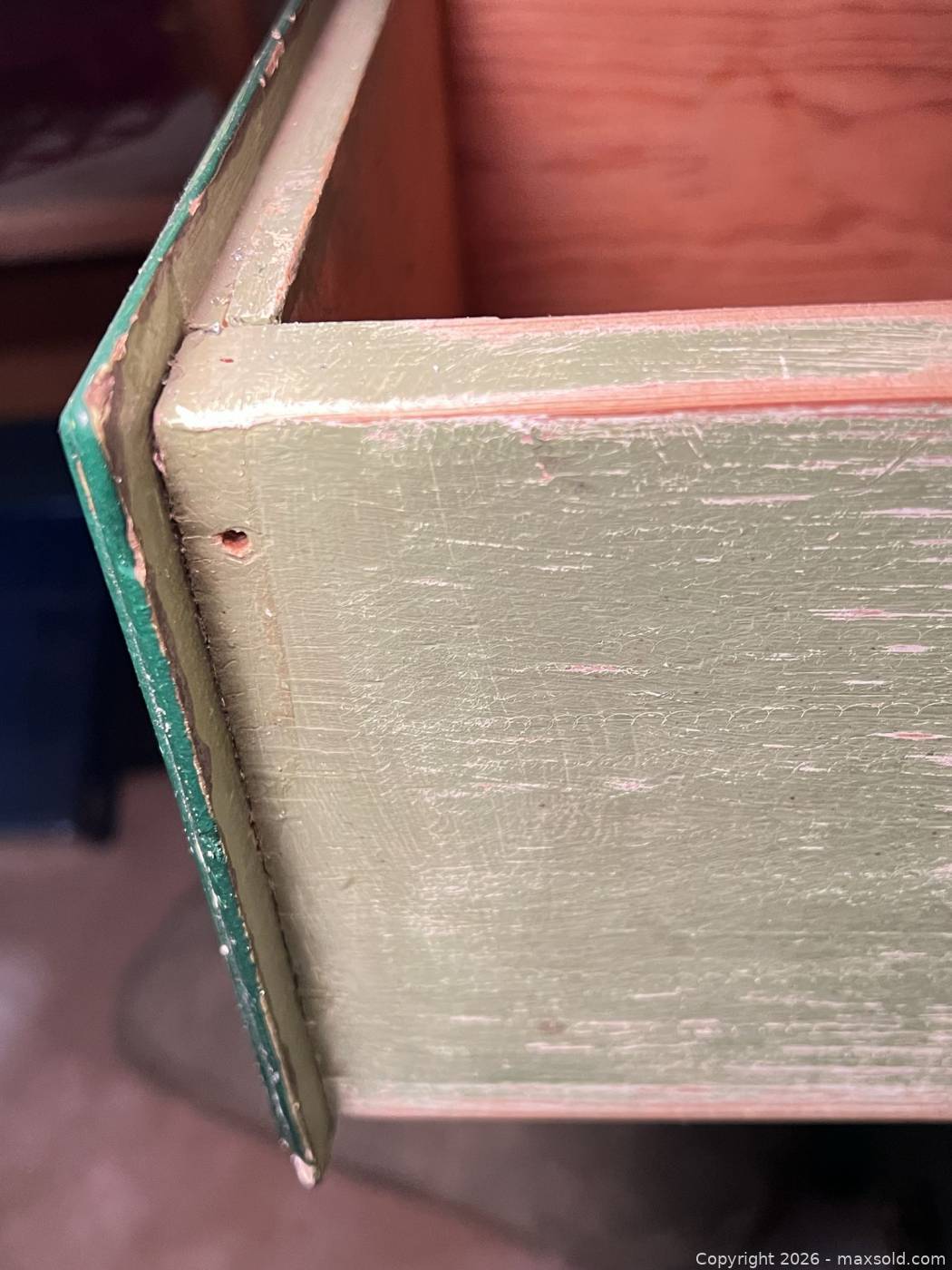 Painted wood desk with faux marble top | Maxsold