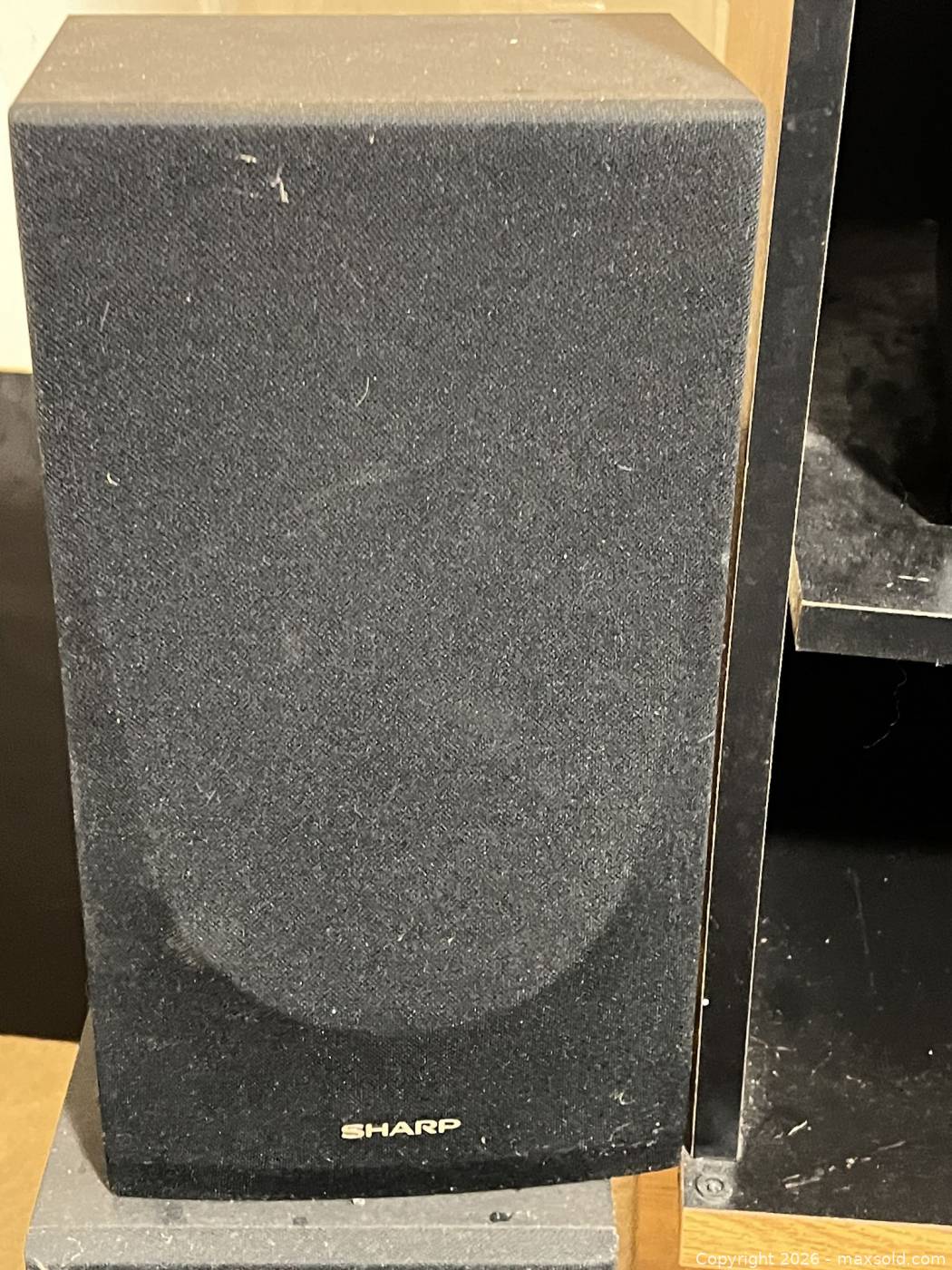 Sharp compact disc stereo with bookshelf speakers | Maxsold