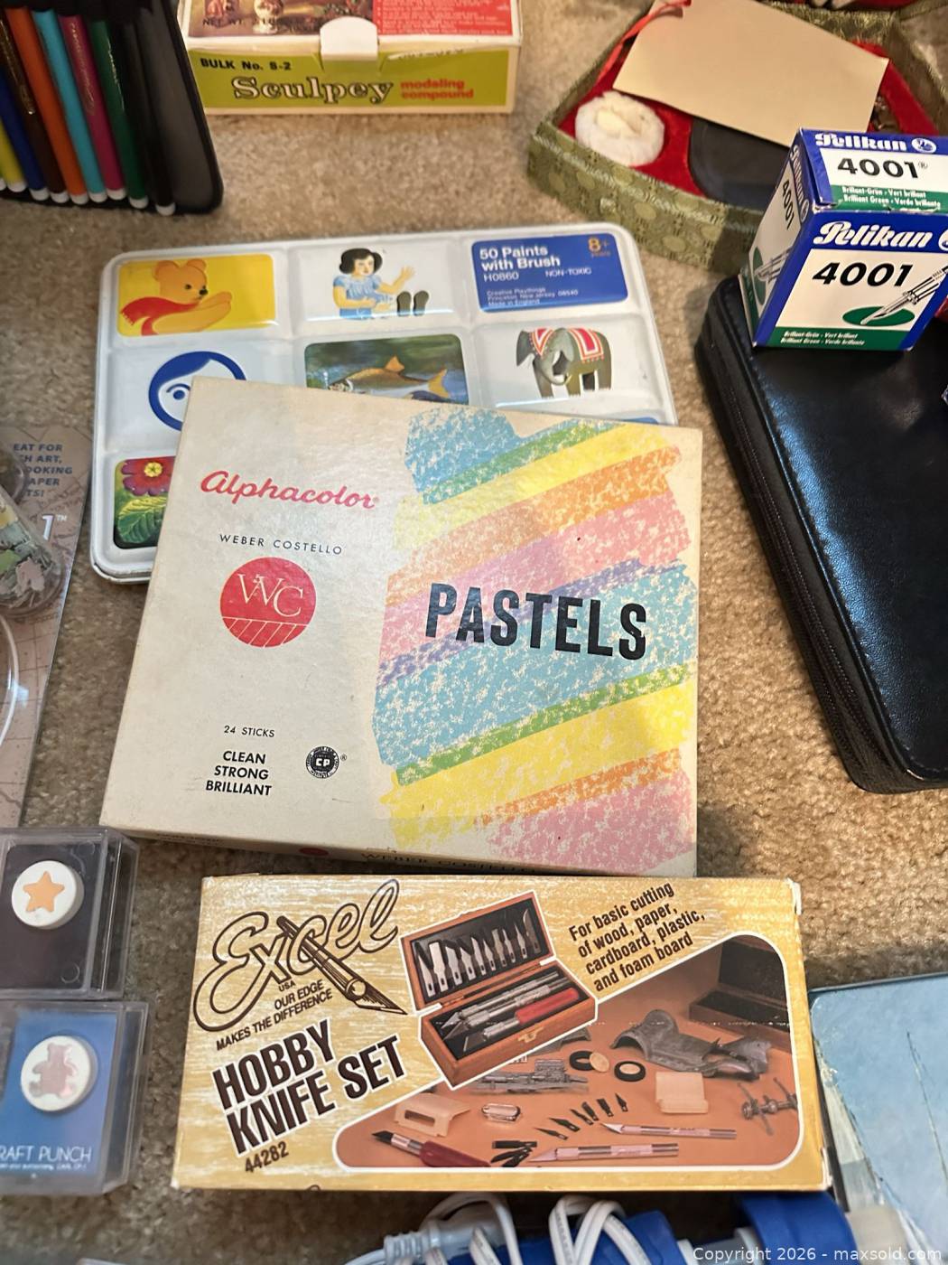 Mixed craft and art supplies, approx. 18 pcs | Maxsold