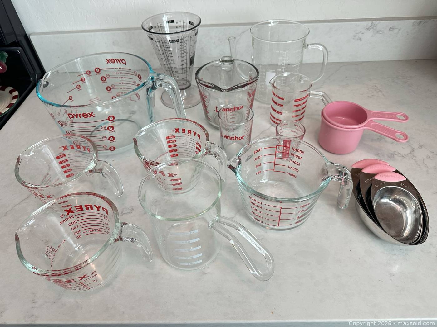 Glass measuring cups & scoops | Maxsold