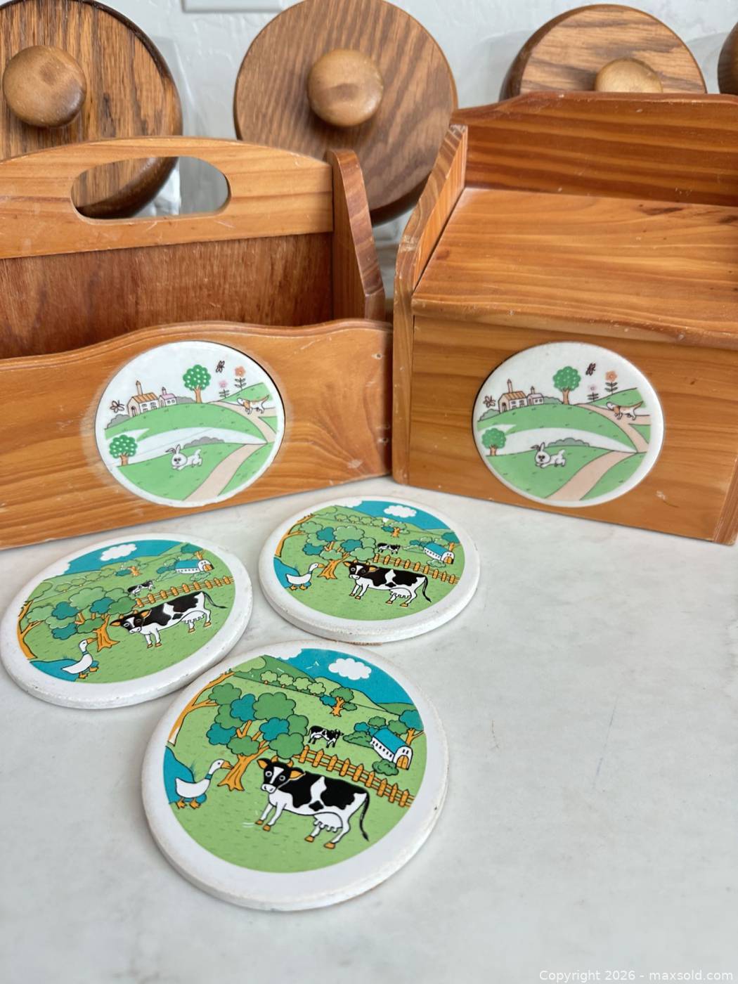 Wood, glass and ceramic kitchen lot | Maxsold