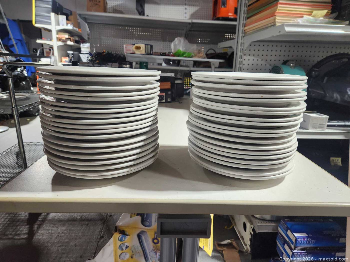 Next Day Gourmet white dinner plates, 38 | Maxsold