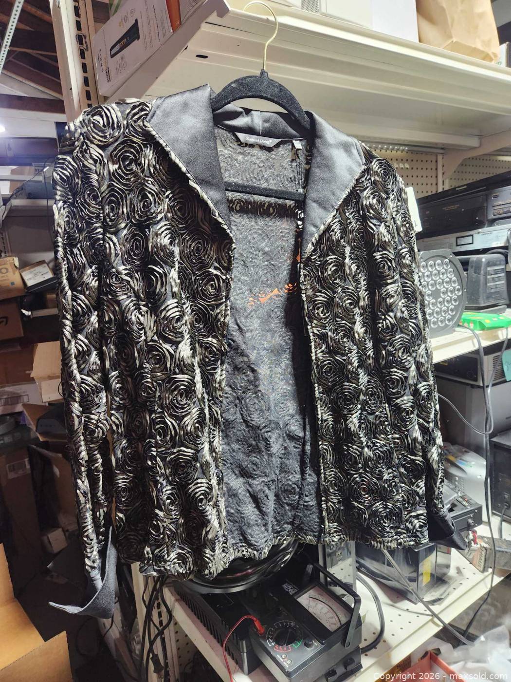 Samuel Dong rose patterned jacket size M | Maxsold