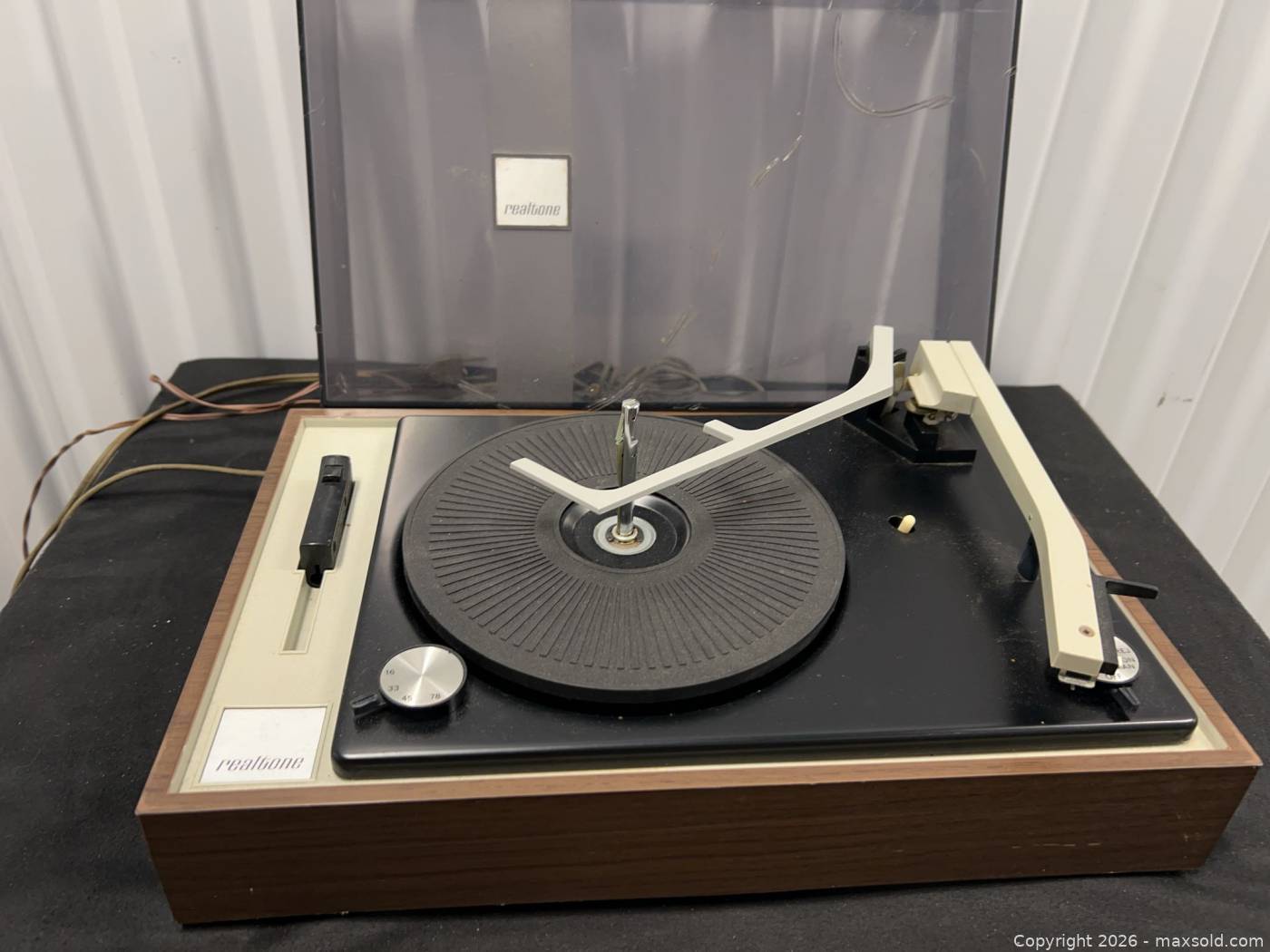 Real Tone vintage record player | Maxsold