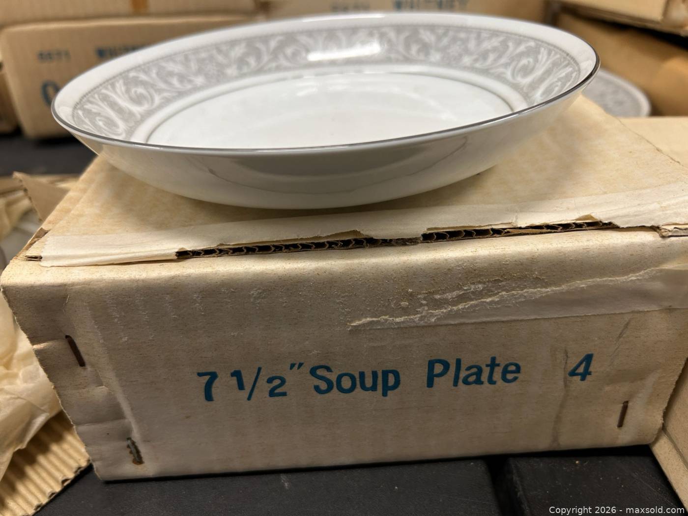 Imperial China 5571 Whitney dinnerware pieces | Maxsold