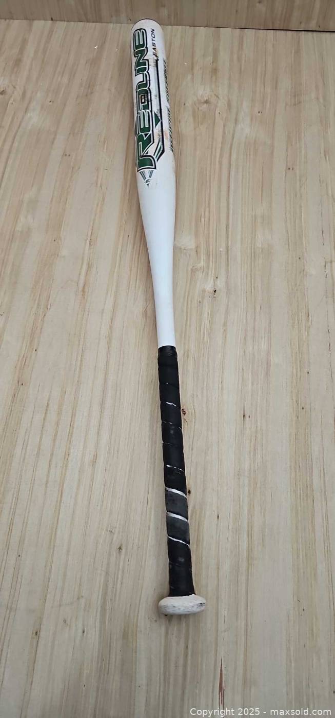 2 Easton 34" 28 oz aluminum softball bats | Maxsold