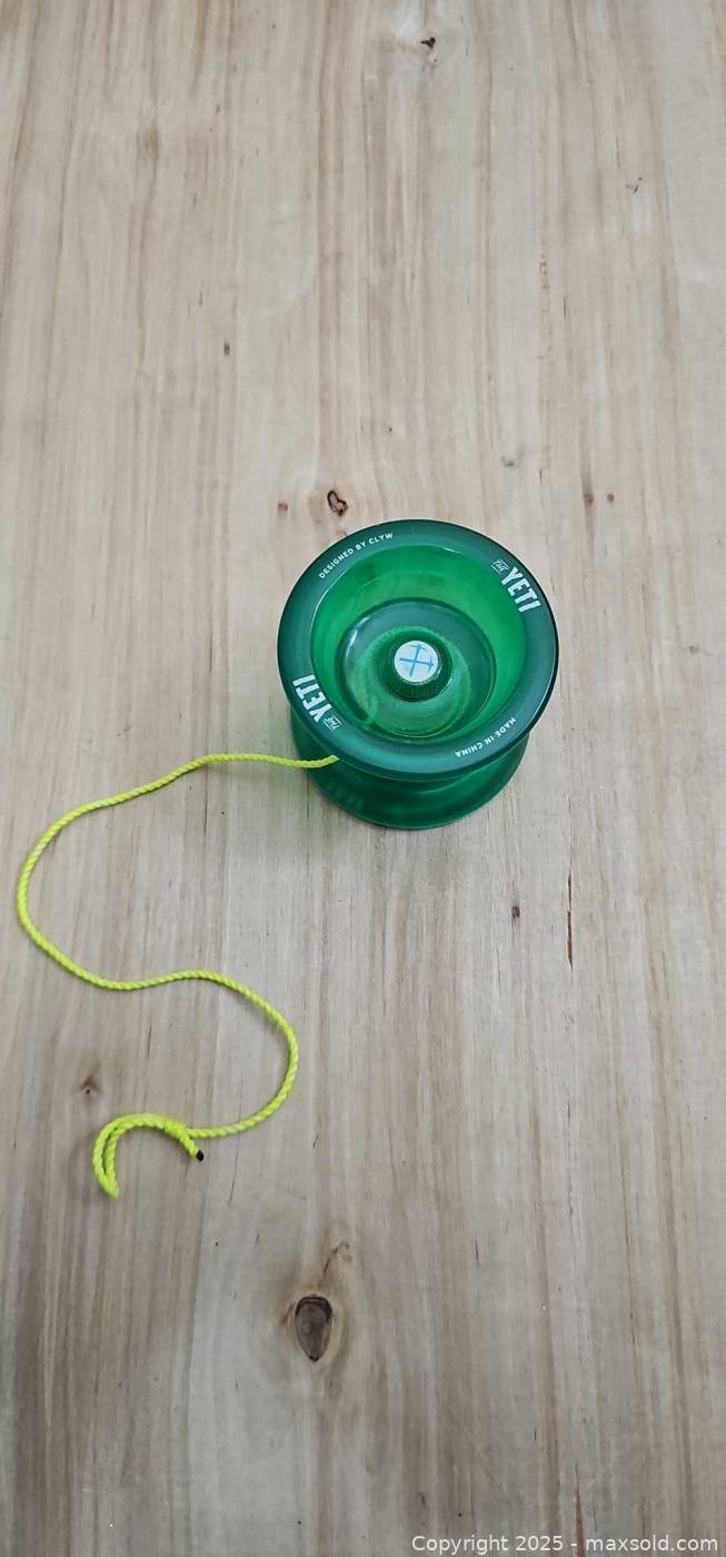 Four assorted yo-yos | Maxsold
