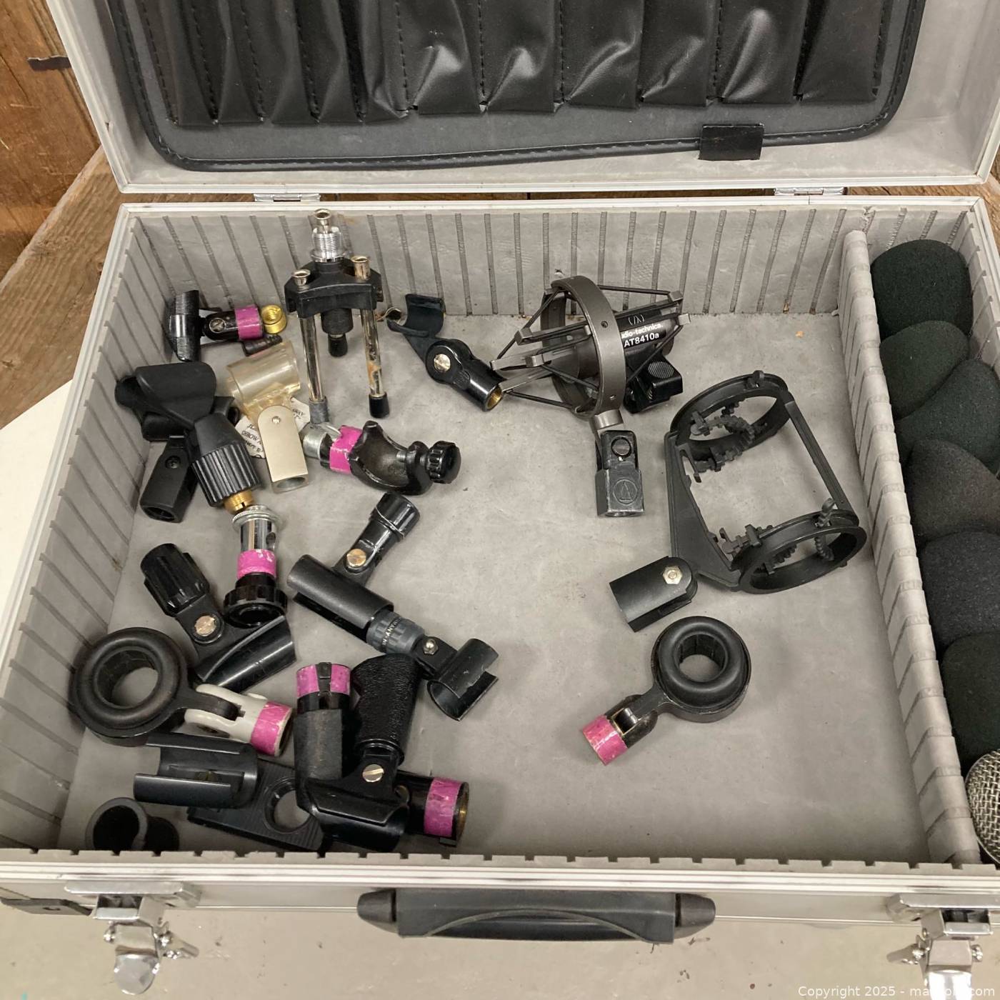 Microphone Clips, Windscreens, Gooseneck & Parts in Aluminum Case | Maxsold