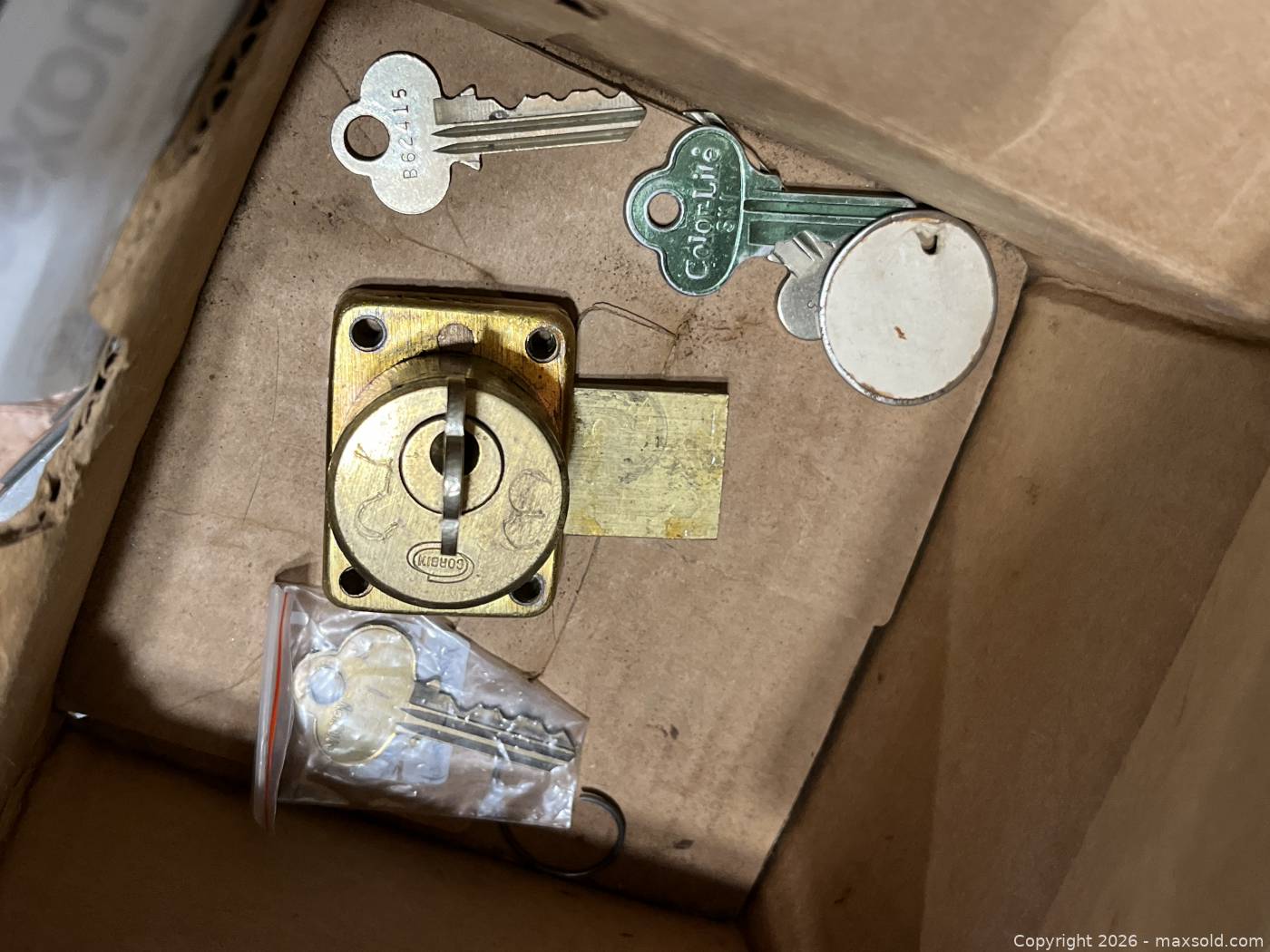 Mixed padlocks, cylinder locks and keys | Maxsold