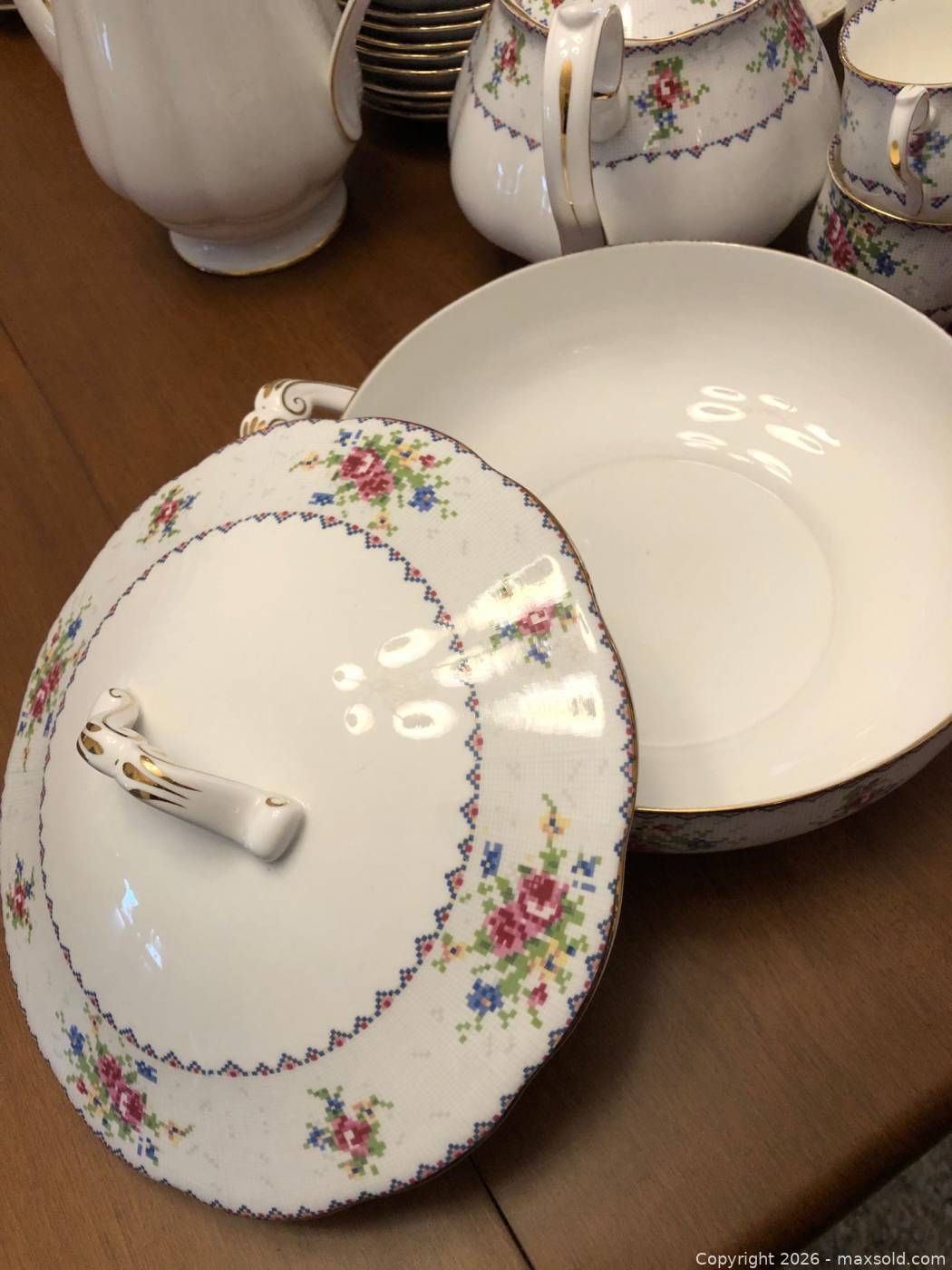 Royal Albert Petit Point bone china dinnerware | Maxsold