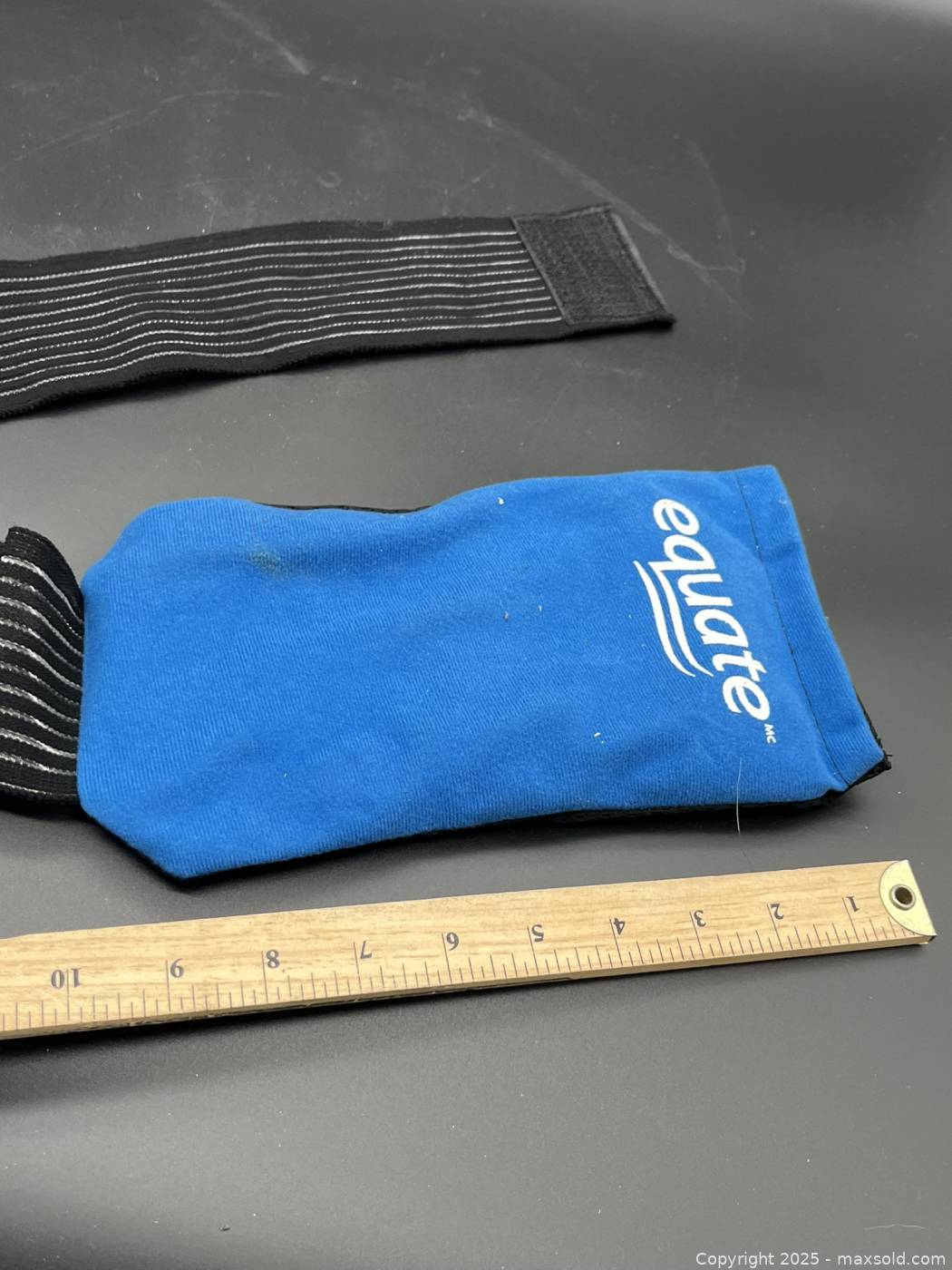 Equate hot/cold gel compress with wrap | Maxsold