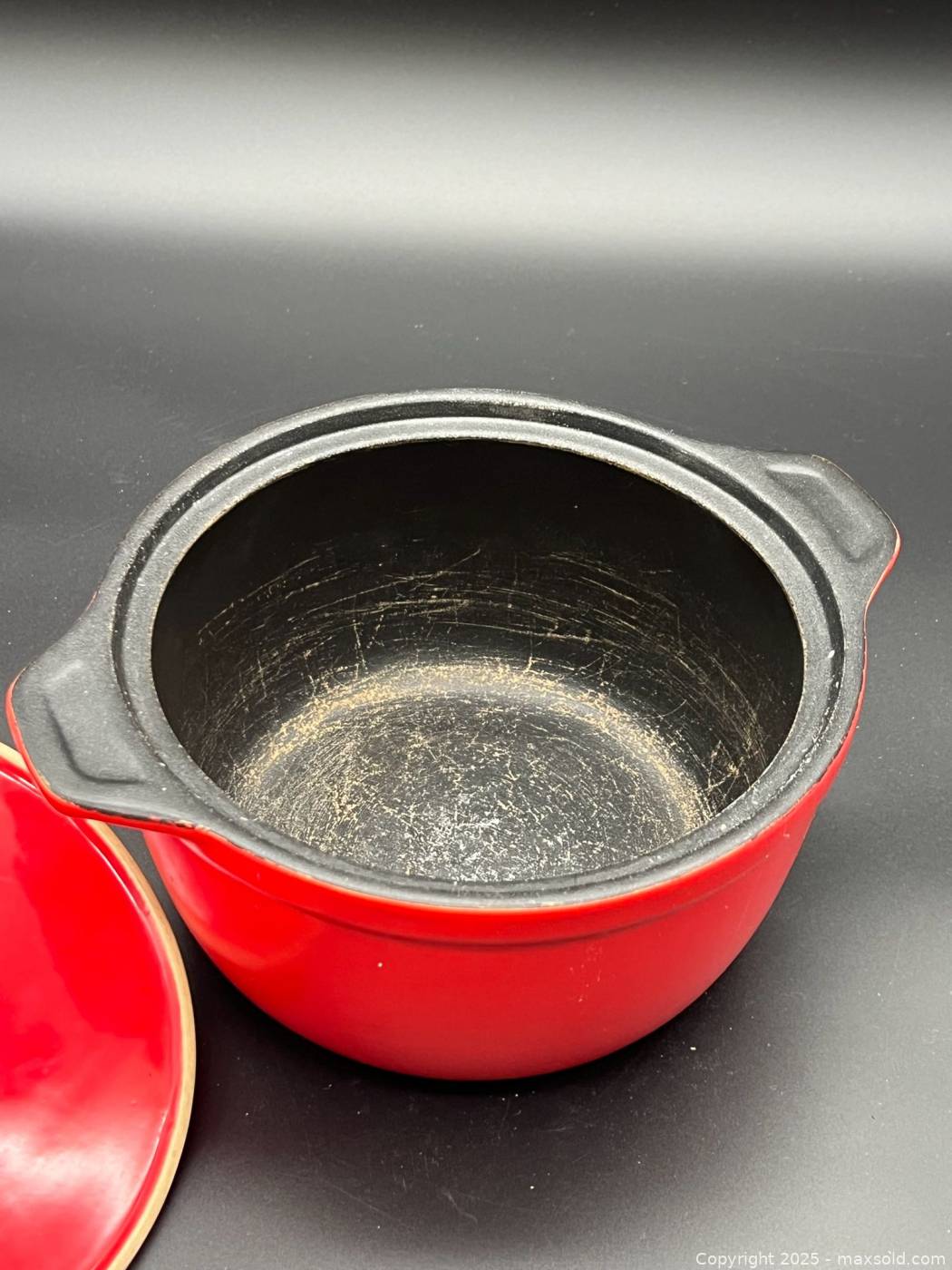 Maxwell Williams red Microstoven stoneware pot with lid | Maxsold