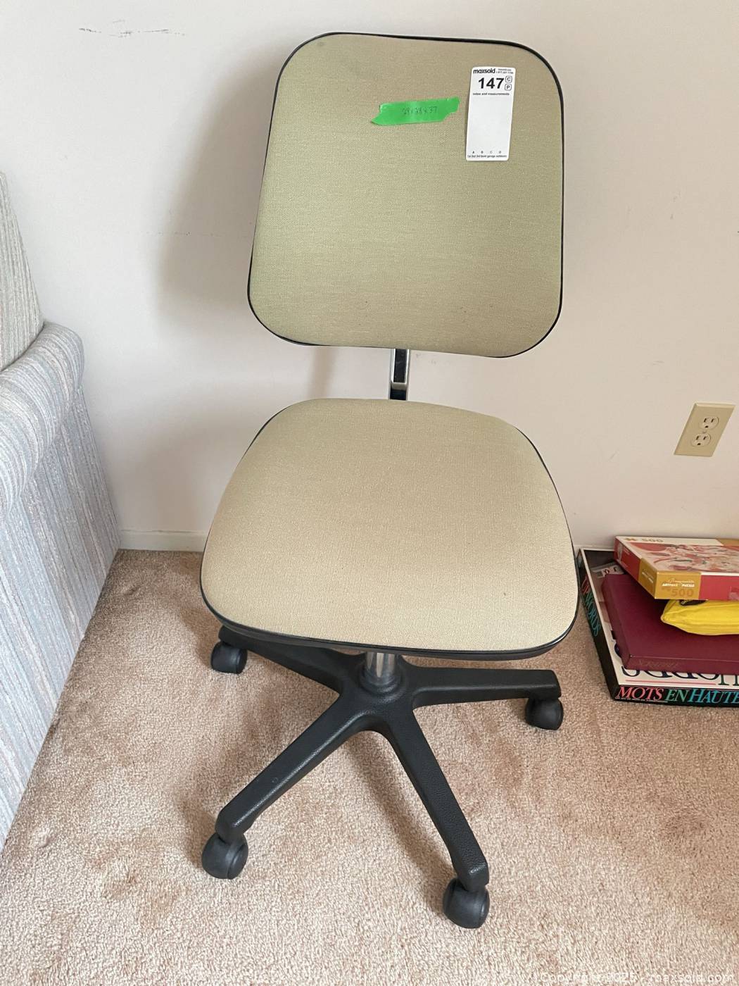 Office task swivel chair, beige fabric | Maxsold