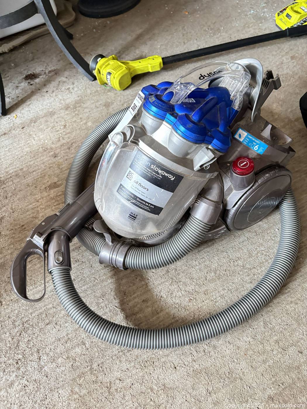Dyson Stowaway DC20 Canister Vacuum | Maxsold