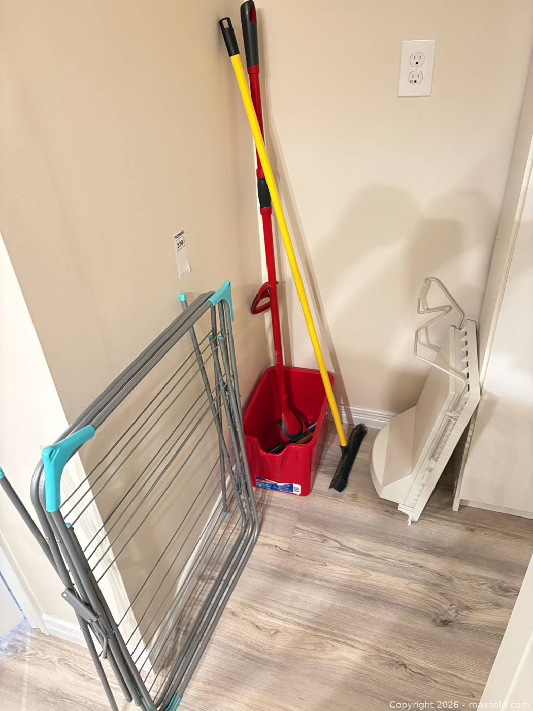 Foldable drying rack, mop & bucket, broom, ironing board | Maxsold