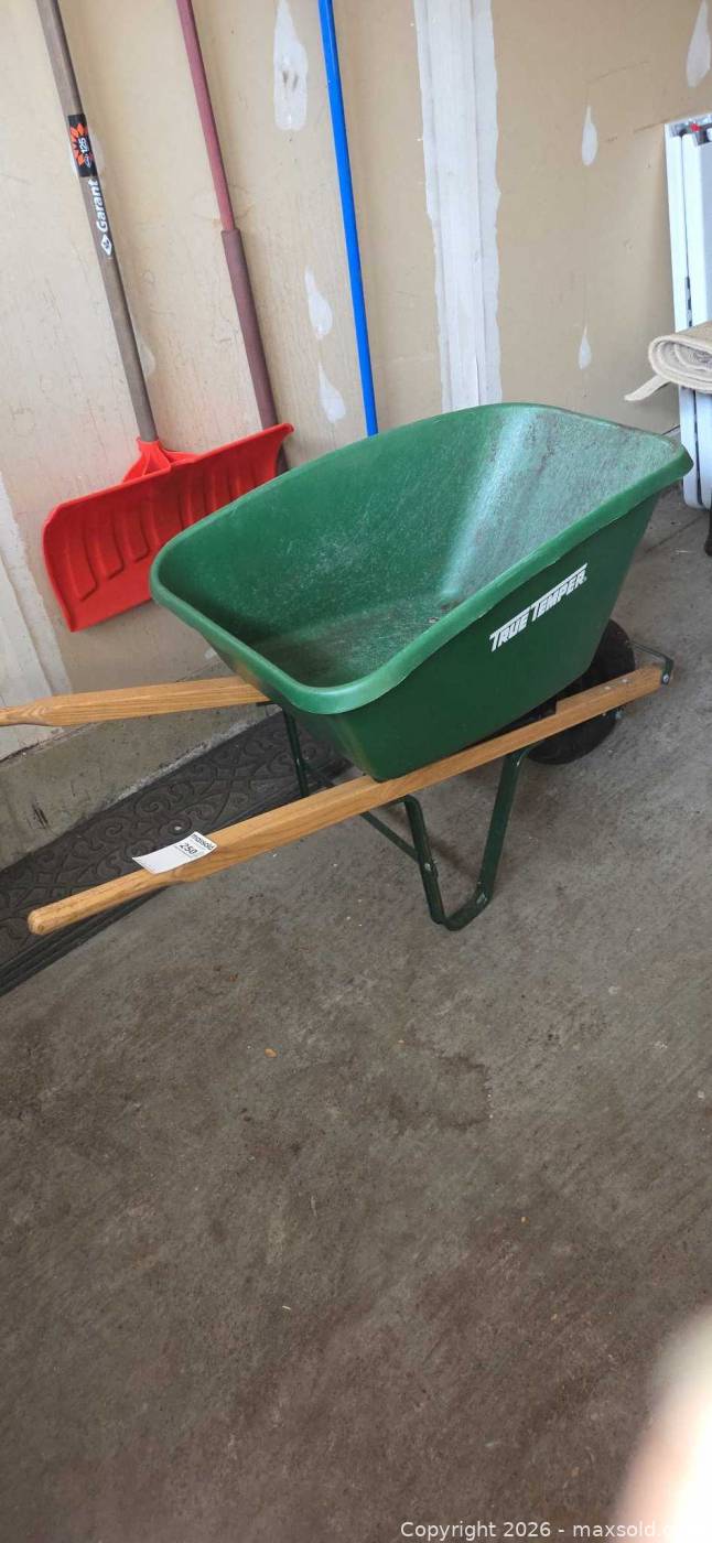 True Temper plastic tub wheelbarrow | Maxsold