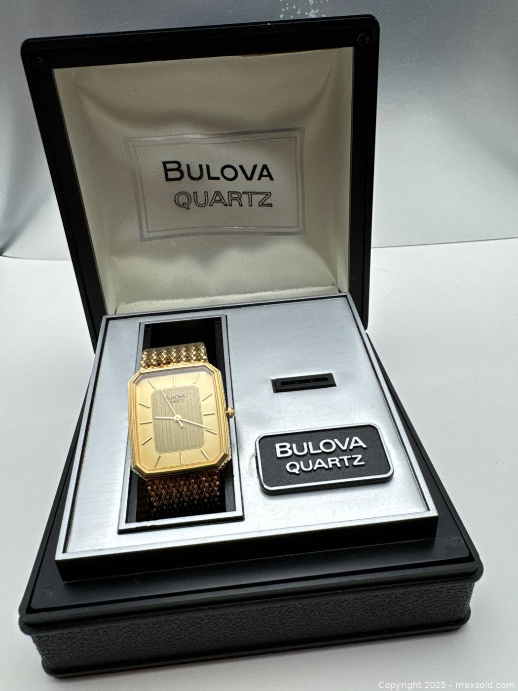 Bulova quartz gold-tone rectangular watch | Maxsold