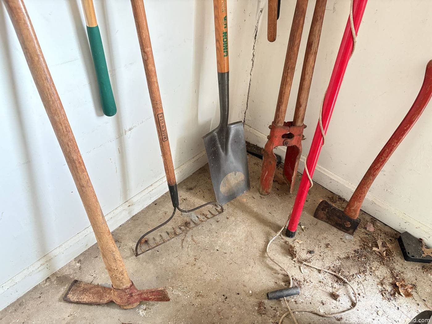 Garden hand tools assortment | Maxsold