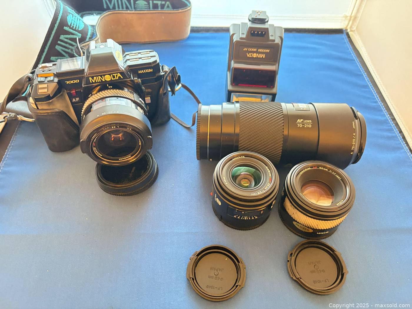 Minolta Maxxum 7000 35mm SLR with 3 AF Lenses | Maxsold