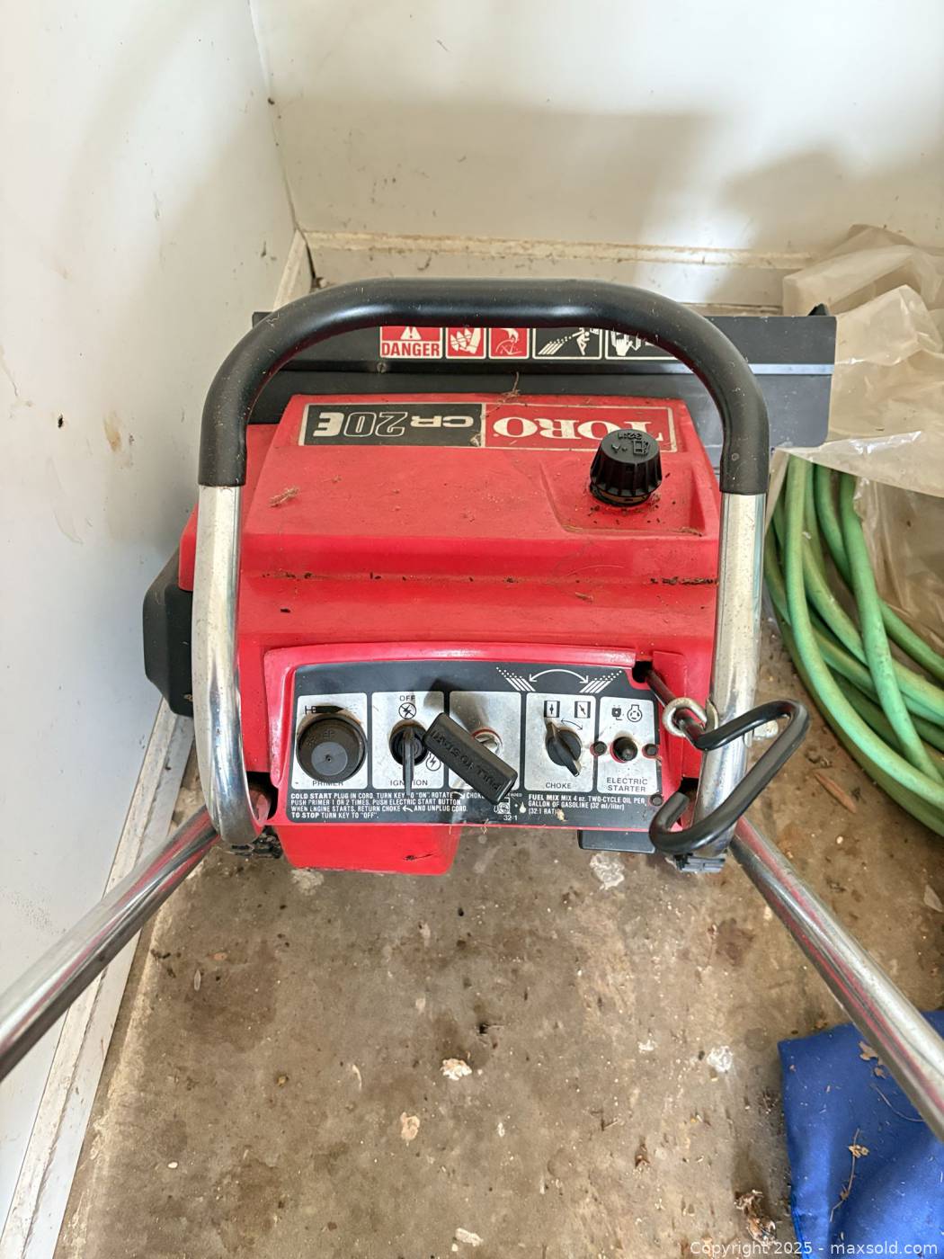Toro CR20E 20-inch Gas Snowblower Electric Start | Maxsold
