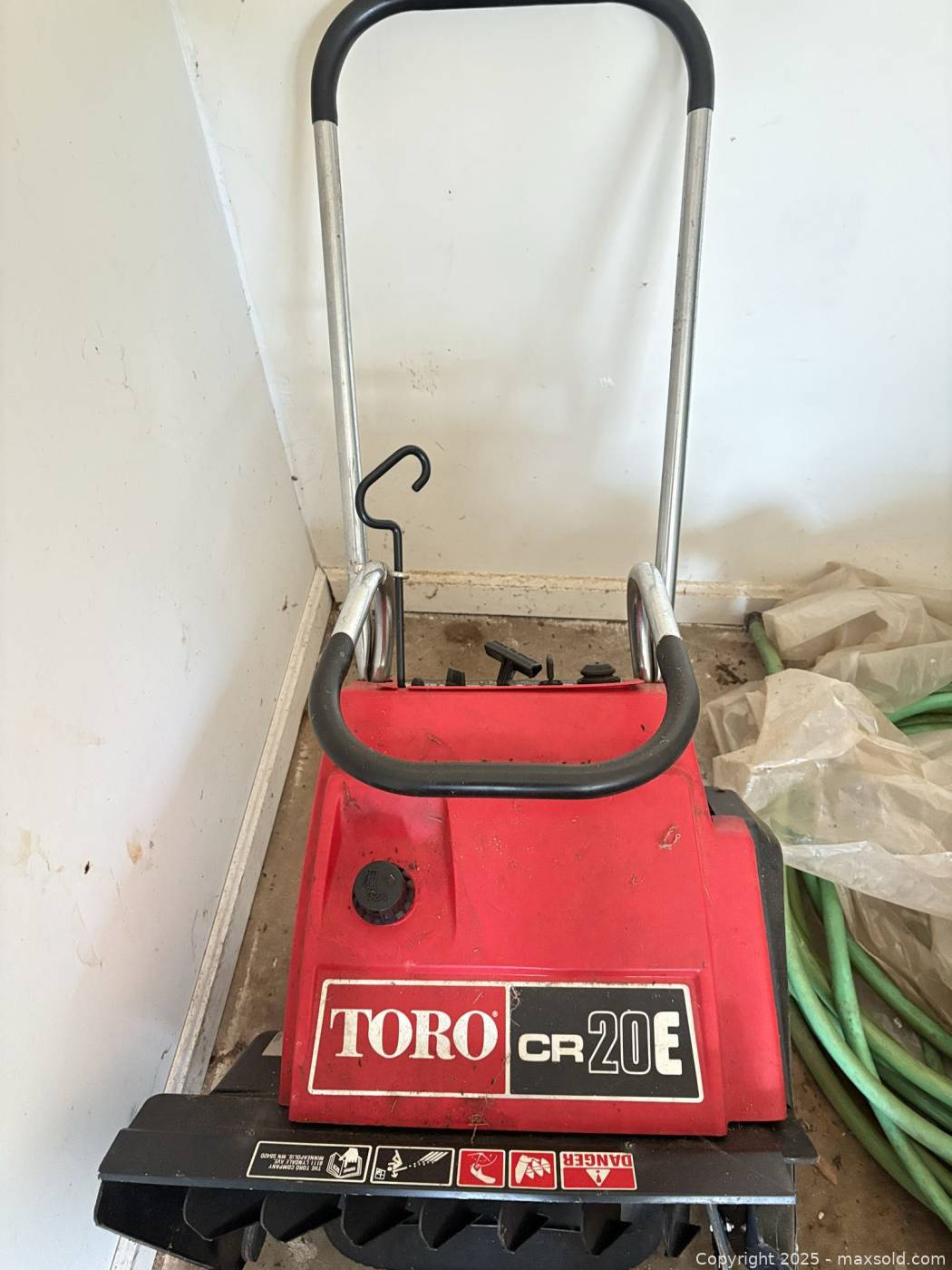 Toro CR20E 20-inch Gas Snowblower Electric Start | Maxsold
