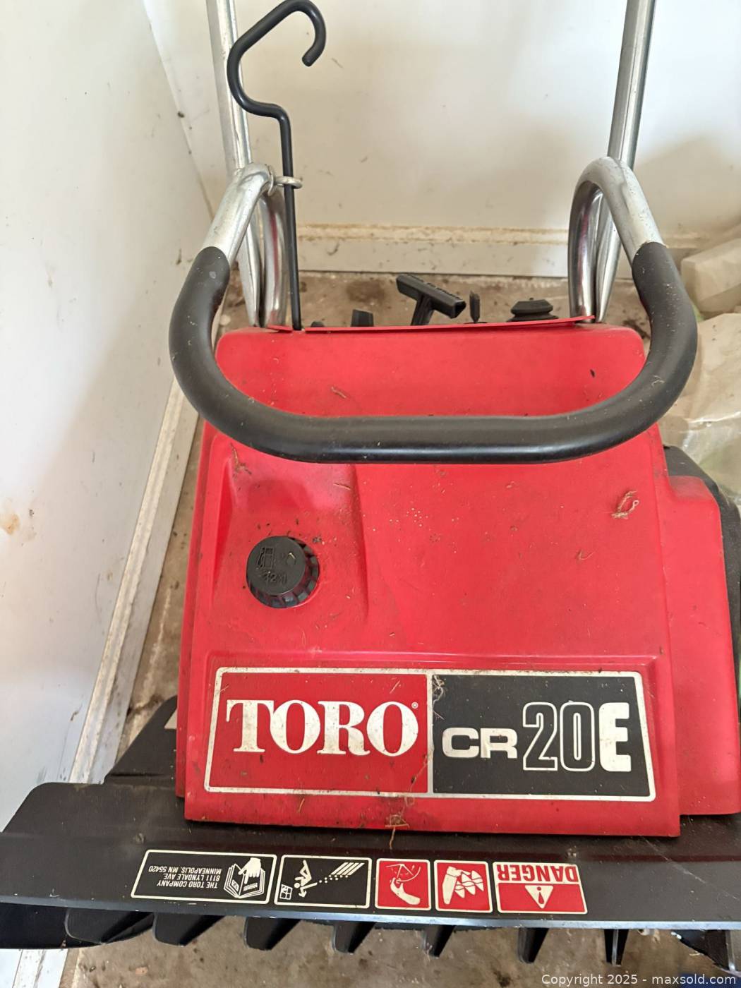 Toro CR20E 20-inch Gas Snowblower Electric Start | Maxsold