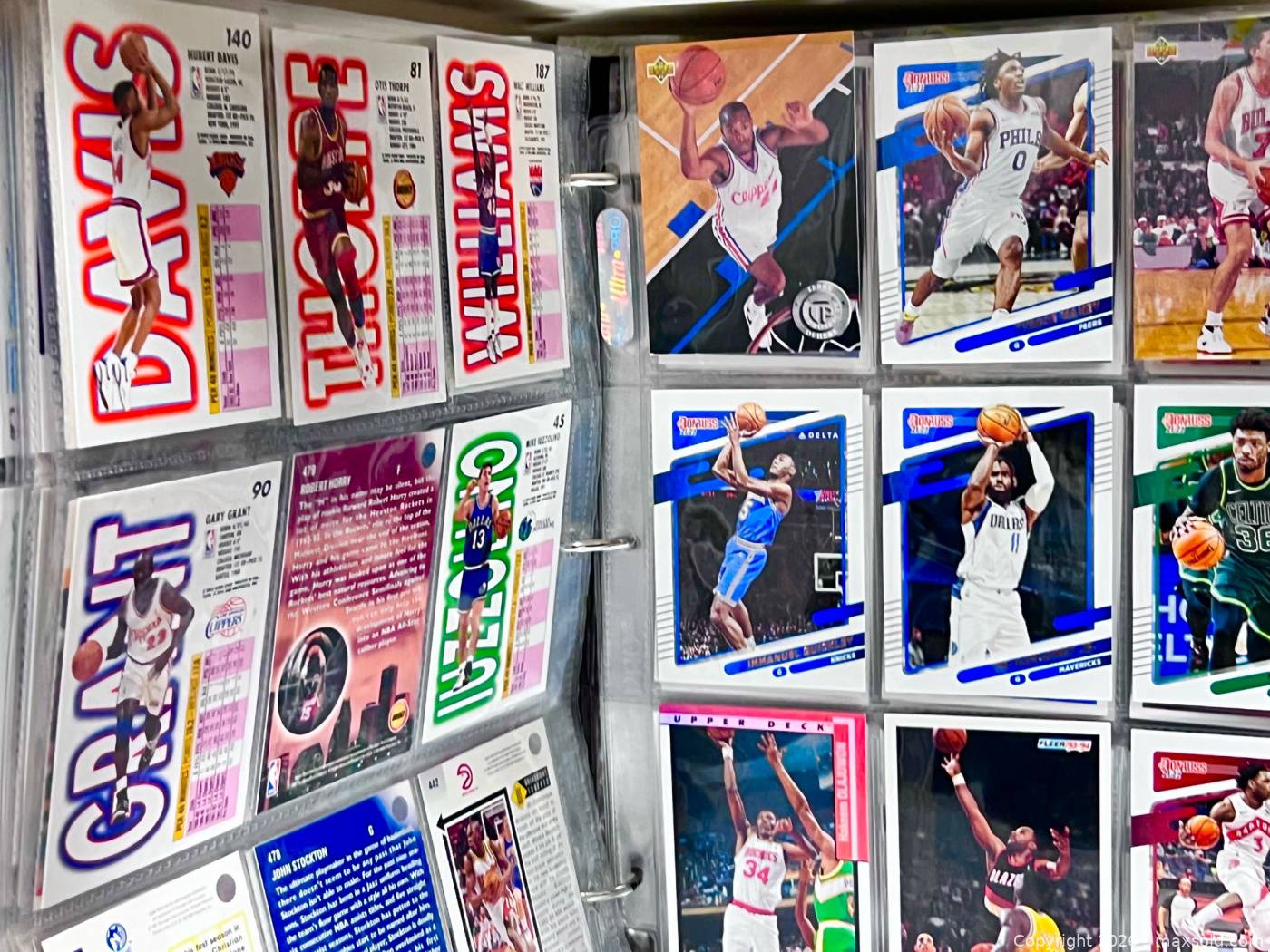 Basketball card binder, 30 pages | Maxsold