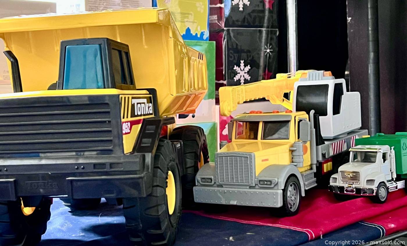 Tonka 952 dump truck and 2 toy trucks | Maxsold