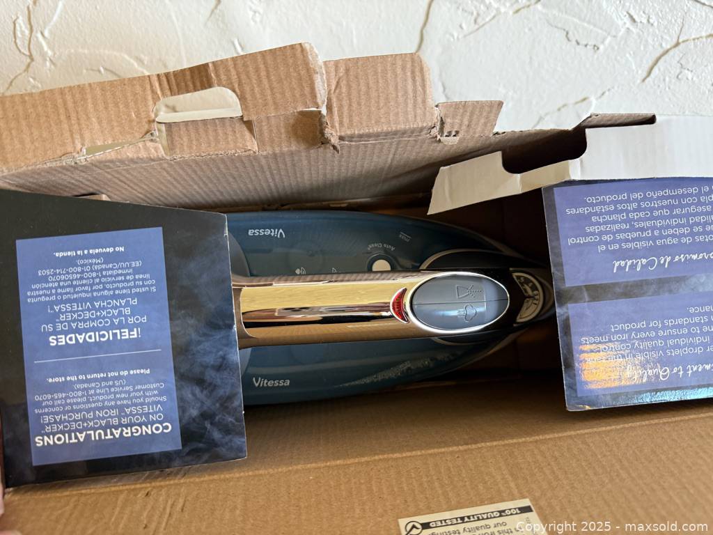 Black+Decker Vitessa Advanced Steam Cord Reel Iron | Maxsold