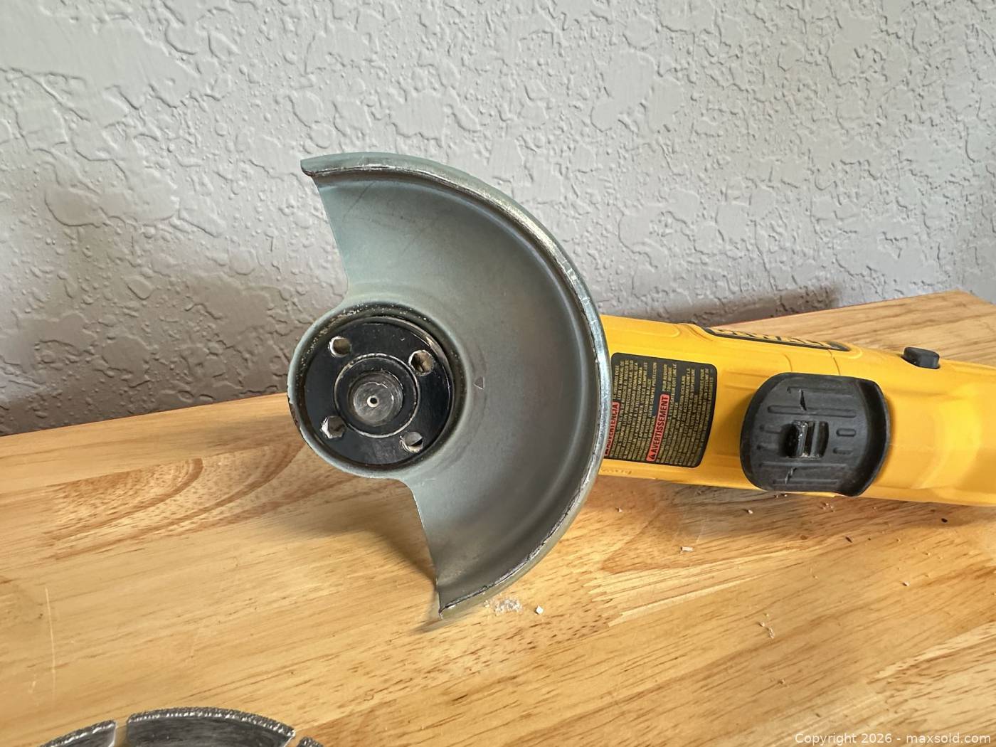 DeWalt DWE4120W 4-1/2 in angle grinder | Maxsold