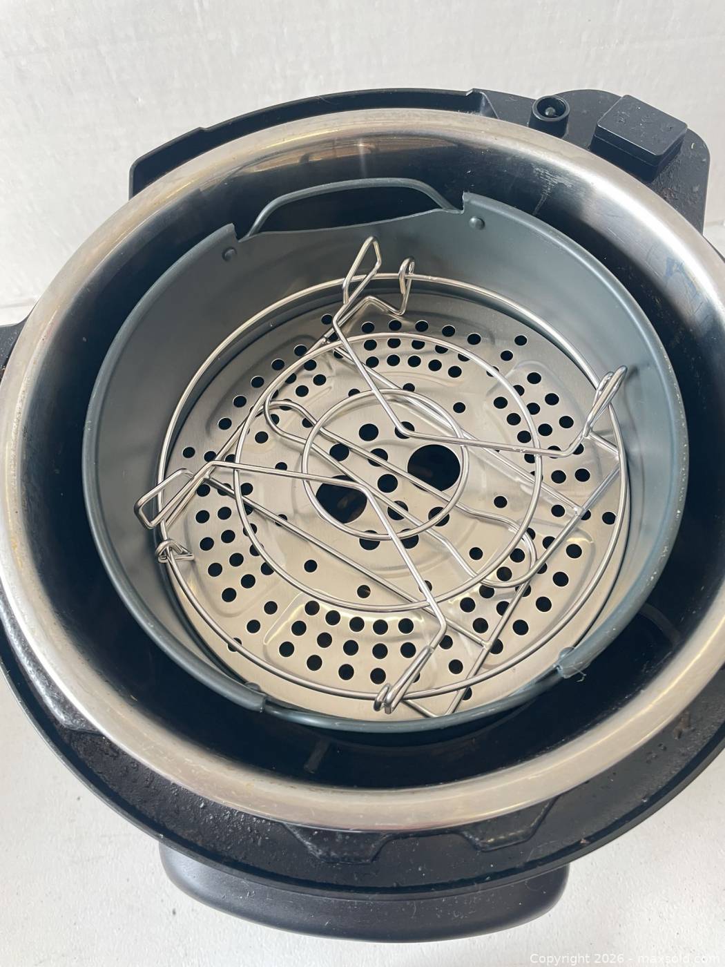 Instant Pot, Crock-Pot, Corelle Plates & Kitchenware | Maxsold