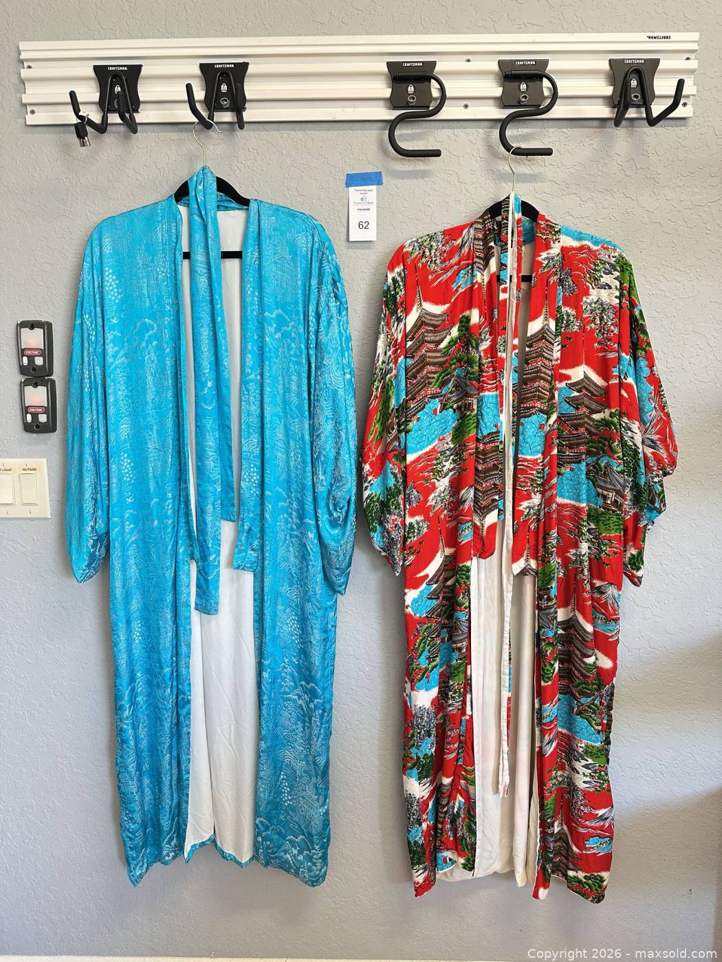 Pair Japanese-style kimono robes | Maxsold