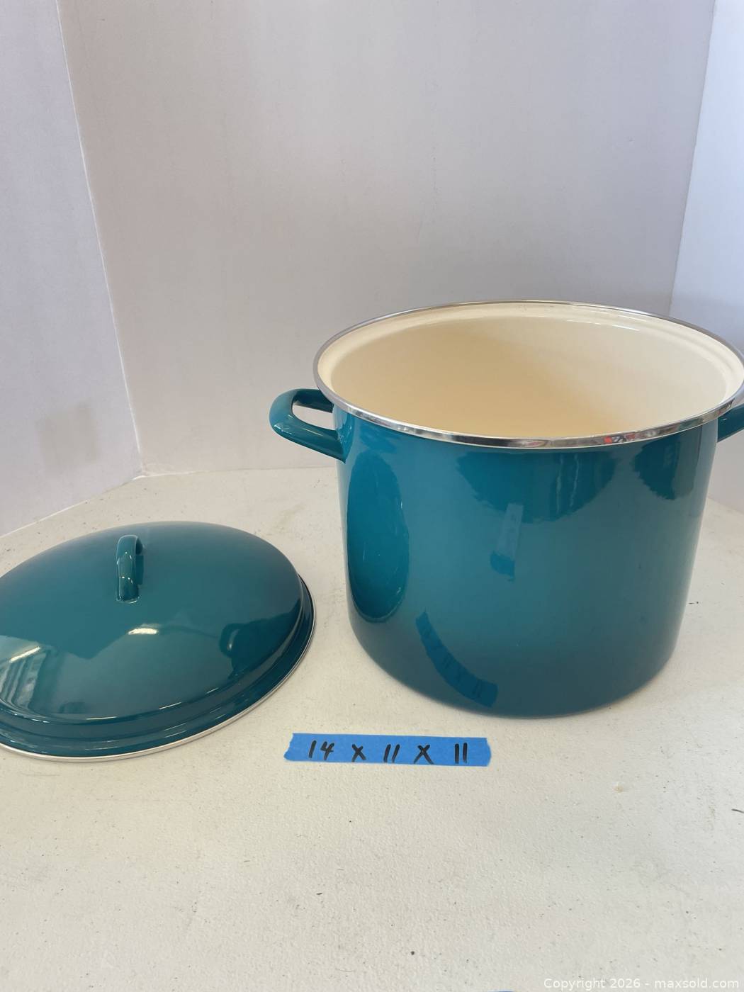 Rachael Ray teal enamel stockpot, glass cake dome and floral ...