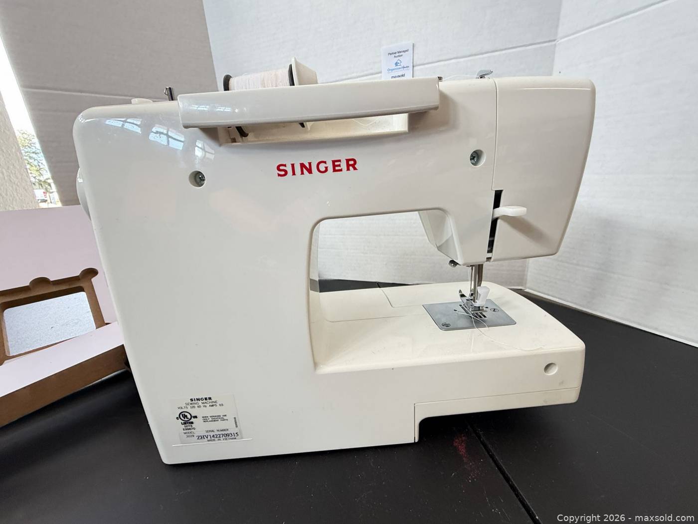 Singer 3229 mechanical sewing machine, pedal, extension table, guide ...