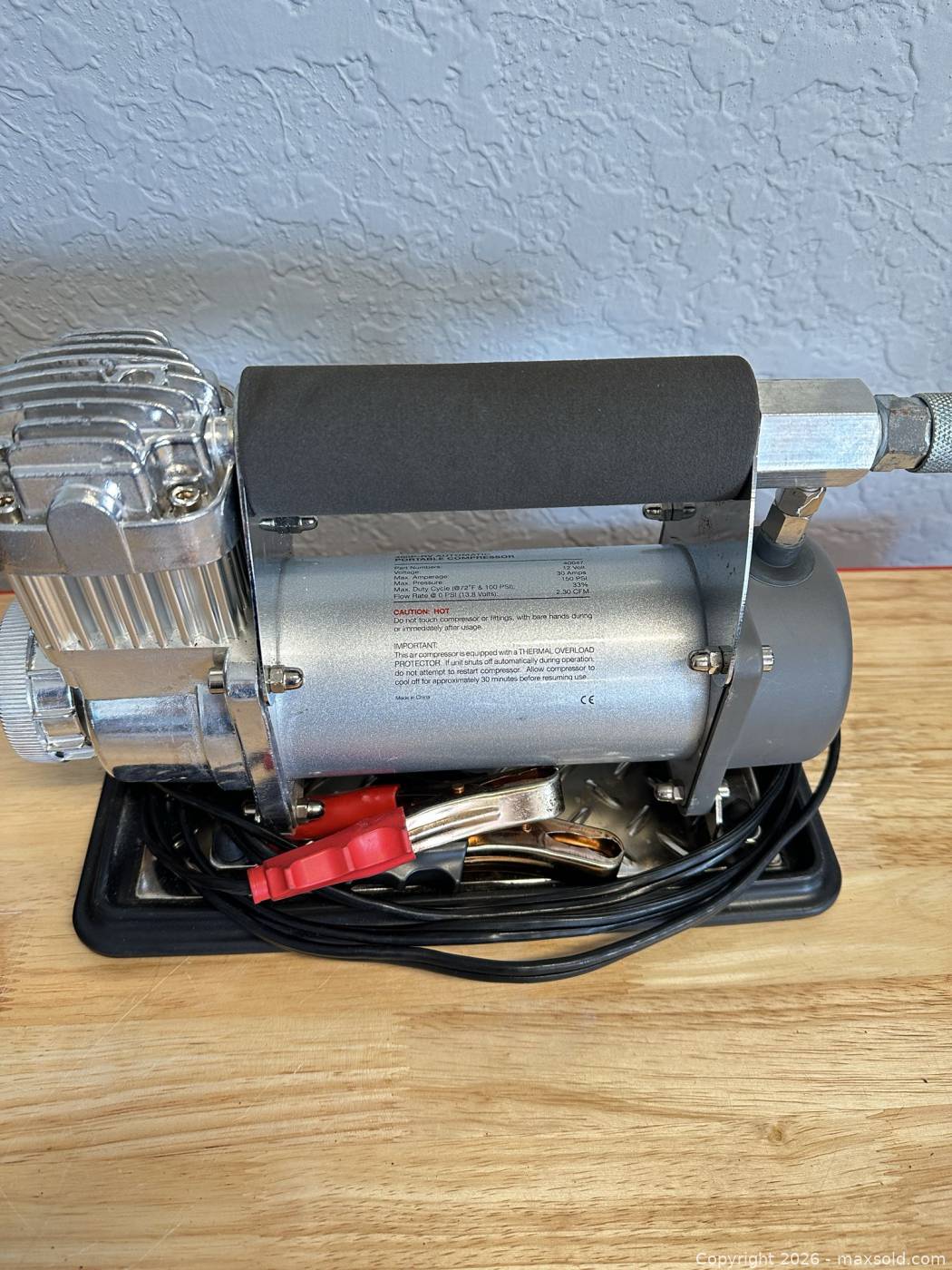 Viair 400P-RV 12V portable air compressor kit | Maxsold
