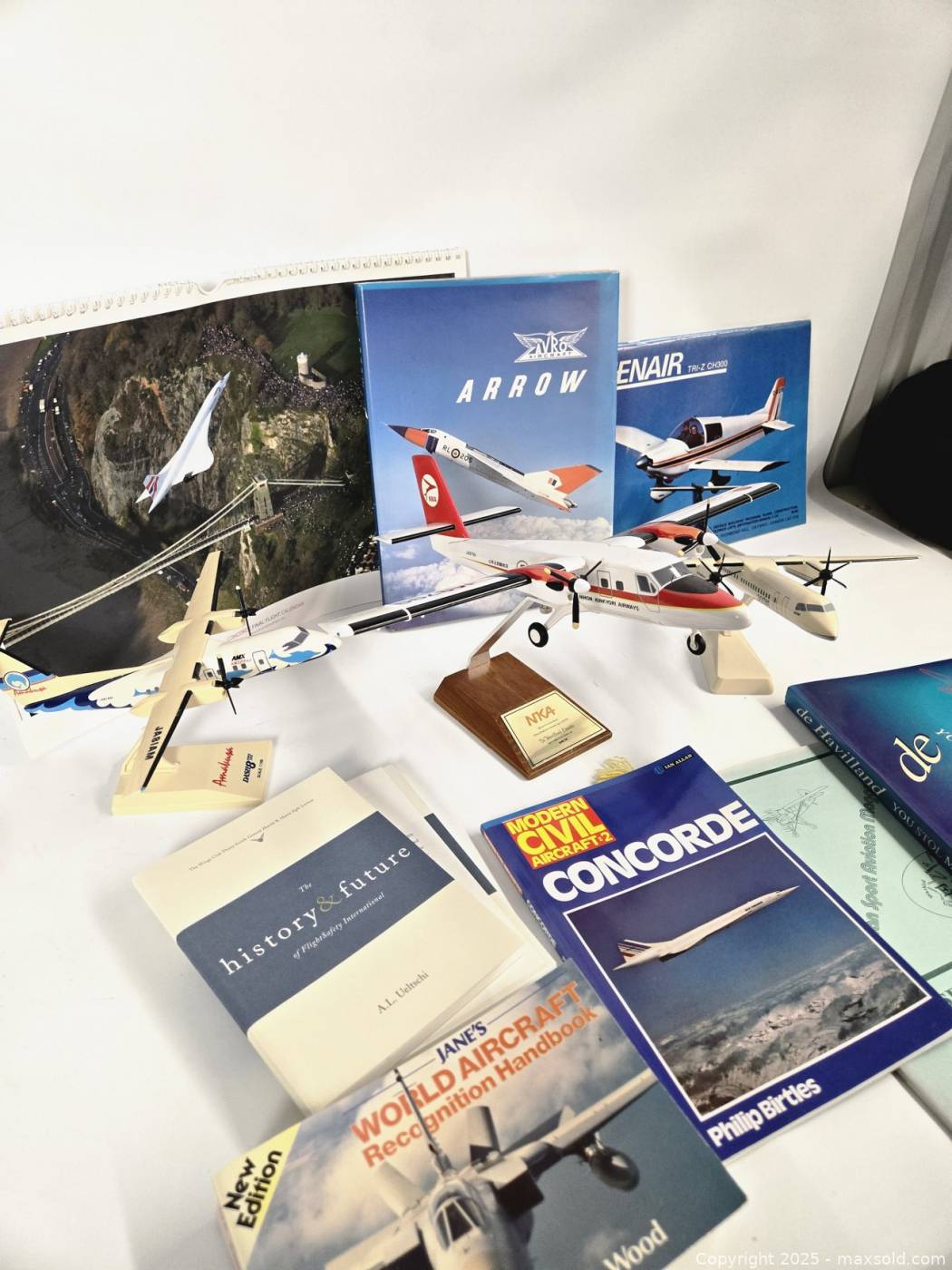 3 Display Model Airplanes With 6 Aviation Books And Brochures | Maxsold