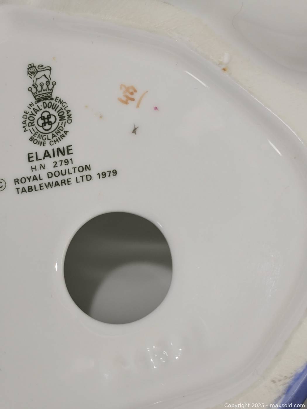 Royal Doulton Elaine HN 2791 Bone China Figurine | Maxsold