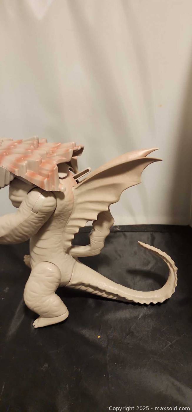How to Train Your Dragon Wilderbeast Figure | Maxsold