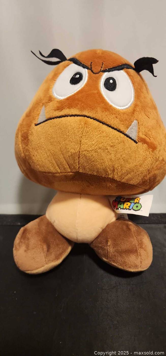 Super Mario Goomba 9" Plush Toy | Maxsold