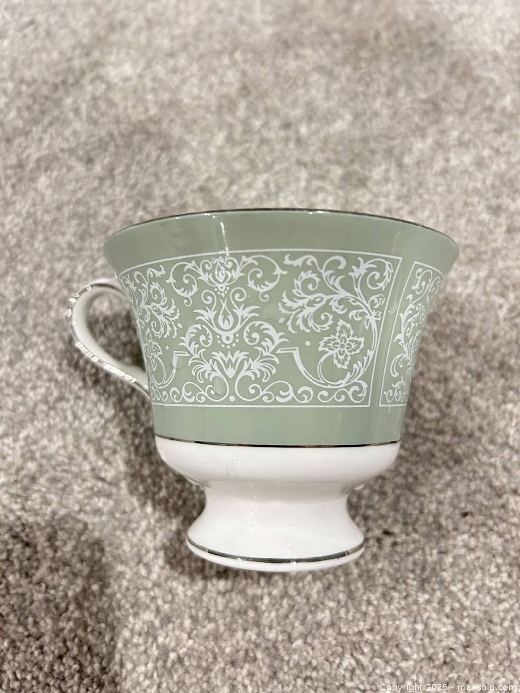 Wedgwood Kenilworth bone china teacup | Maxsold