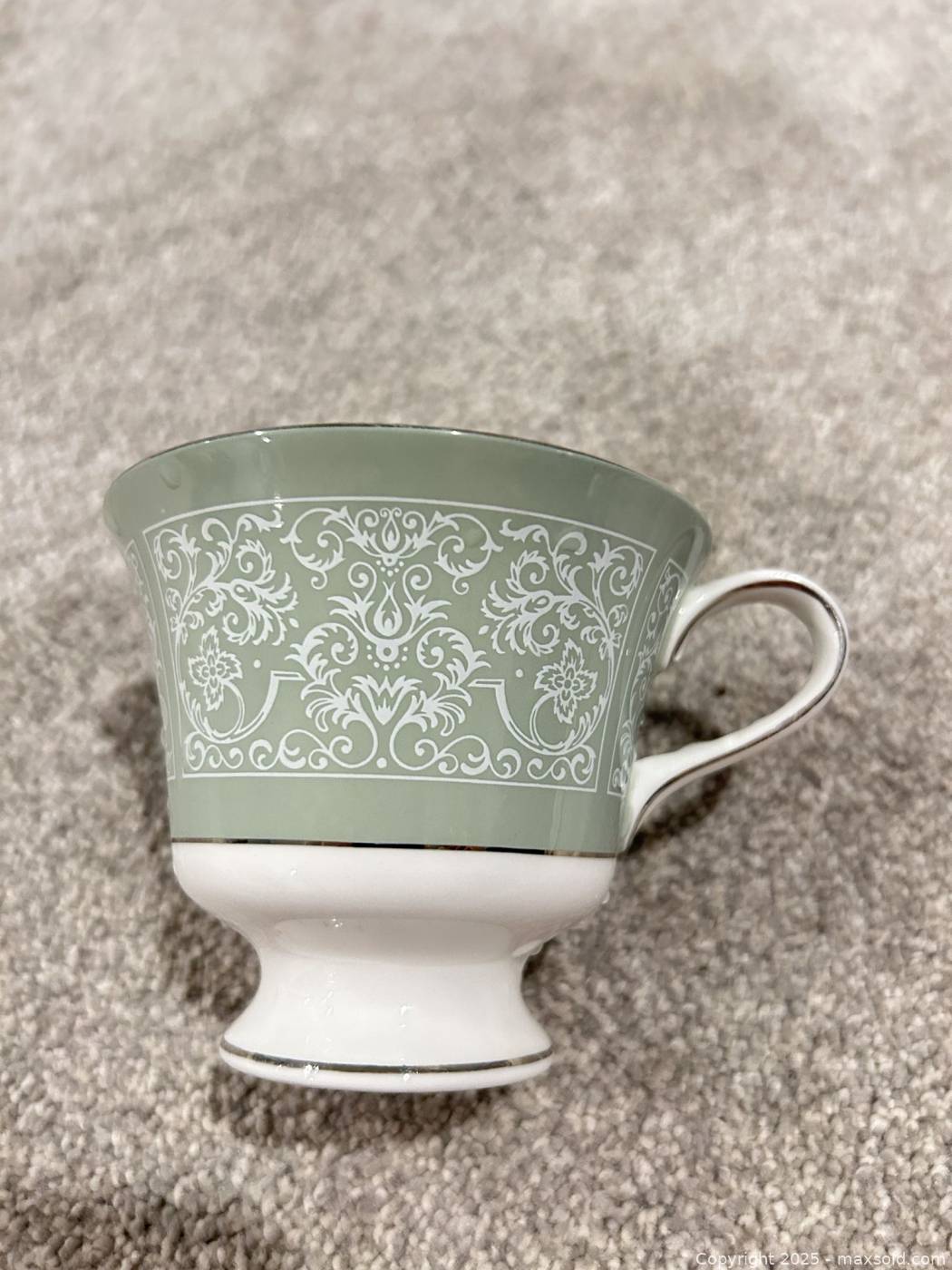 Wedgwood Kenilworth bone china teacup | Maxsold