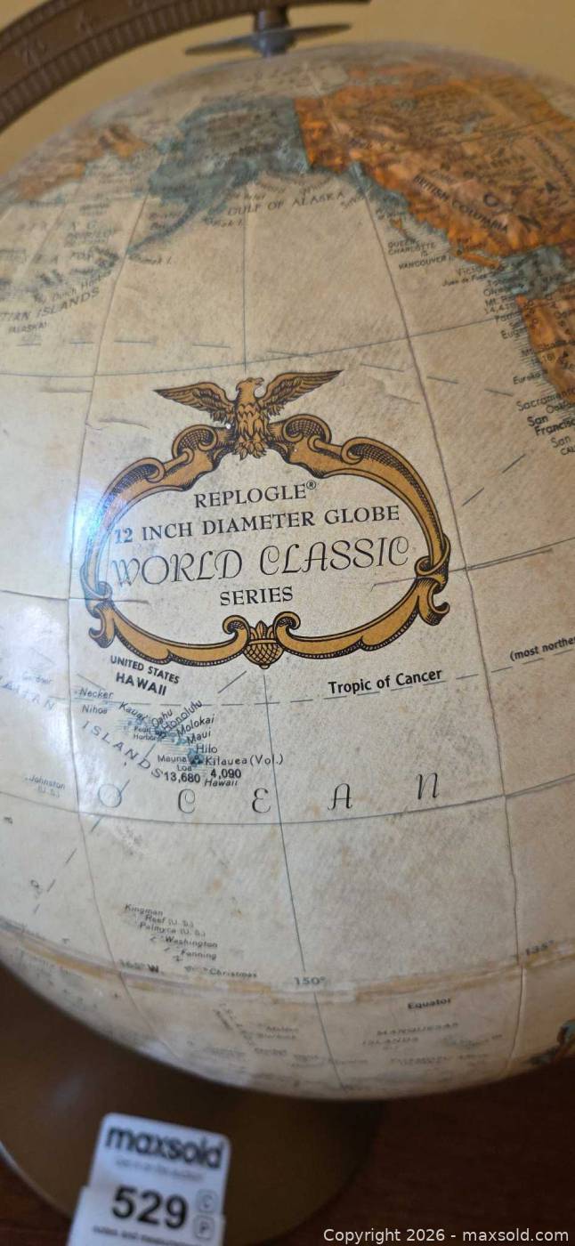 Replogle 12" World Classic desk globe | Maxsold