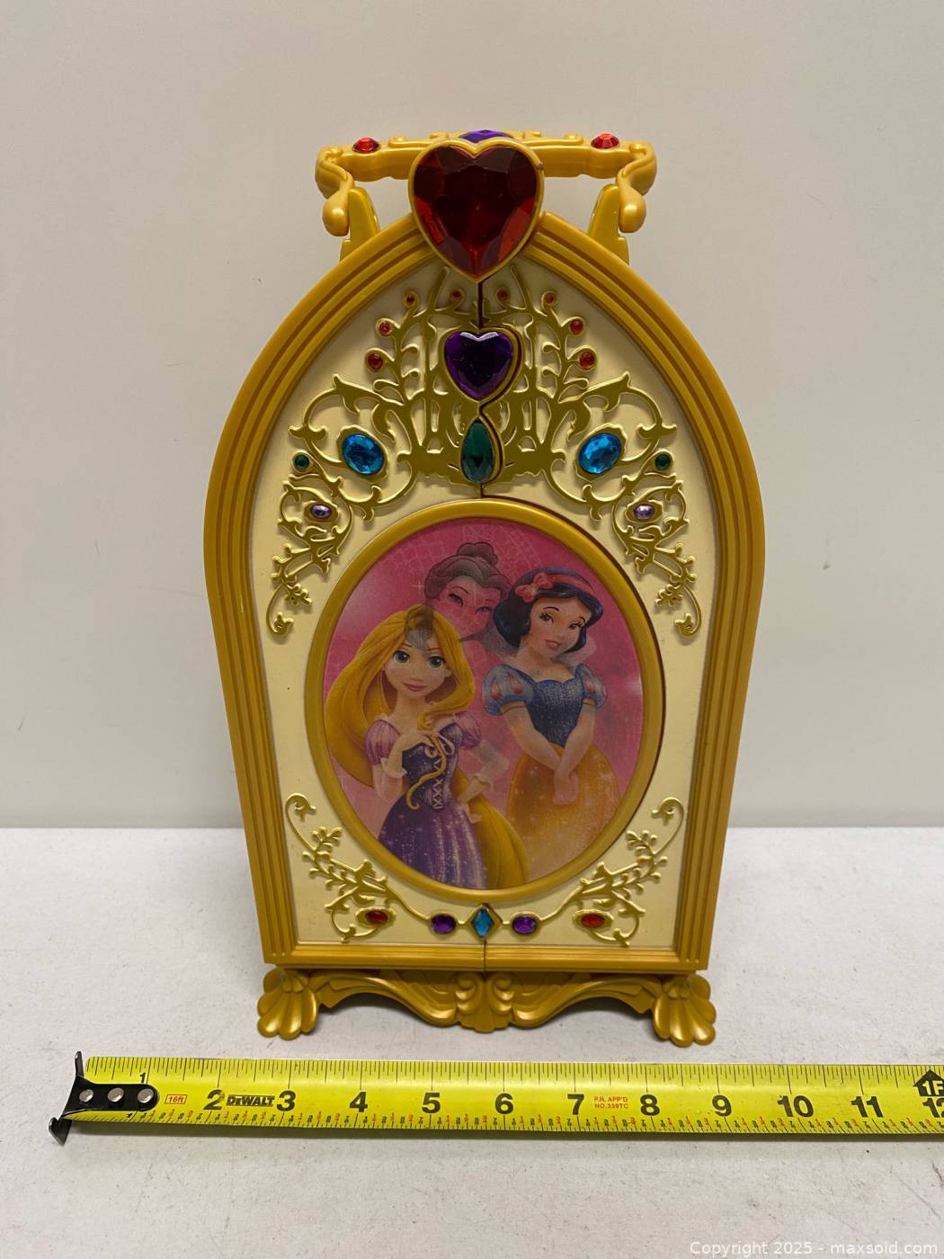 Disney Princess light-up musical jewelry box | Maxsold