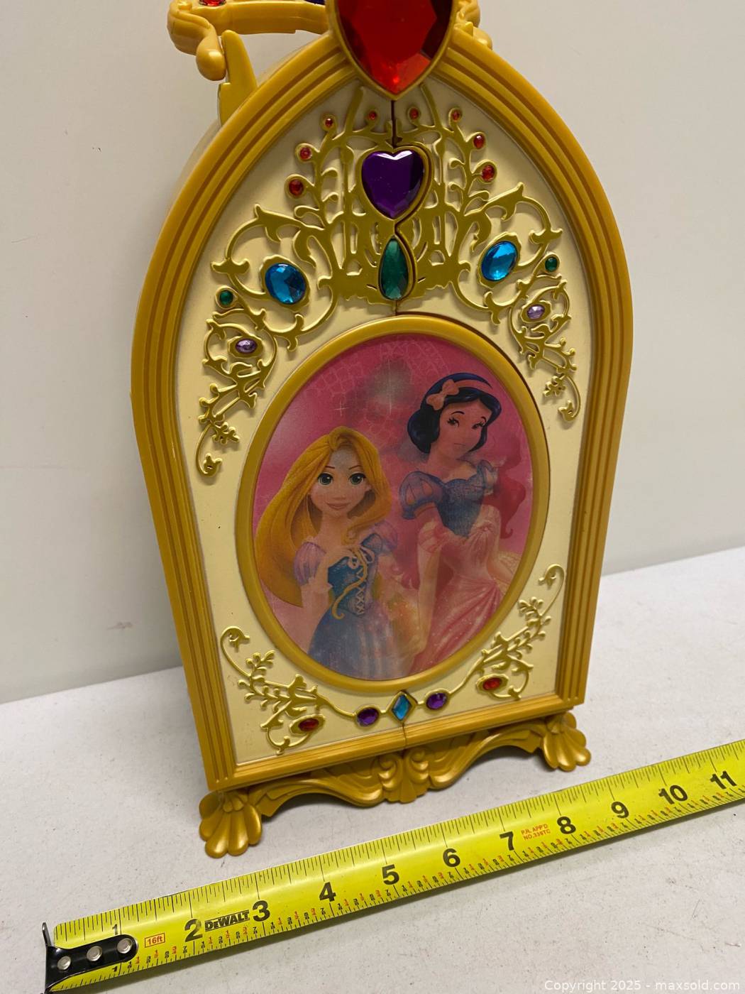 Disney Princess light-up musical jewelry box | Maxsold